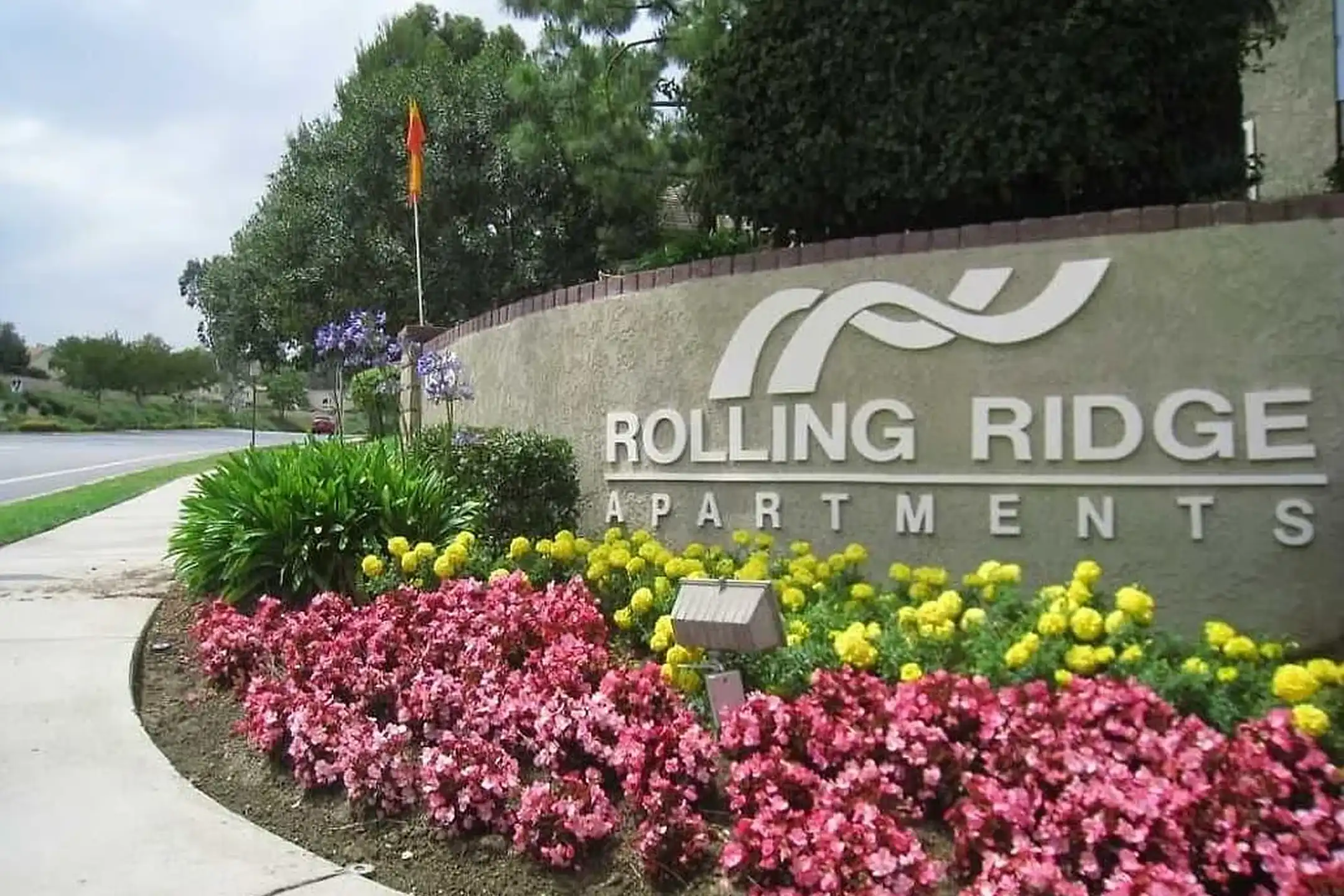Rolling Ridge Apartments - Chino Hills, CA 91709 | ApartmentGuide.com