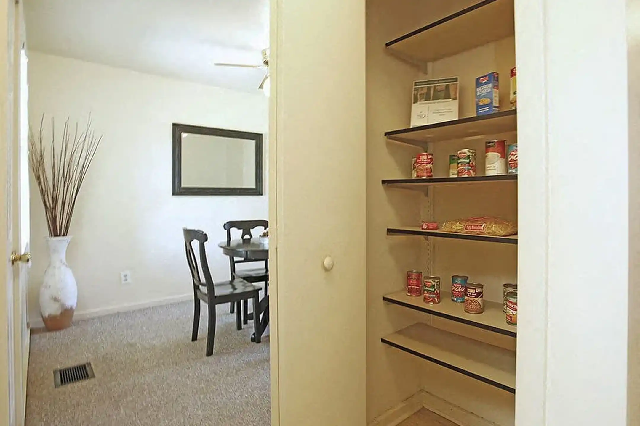 Golfview Village - Rantoul, IL 61866 | ApartmentGuide.com