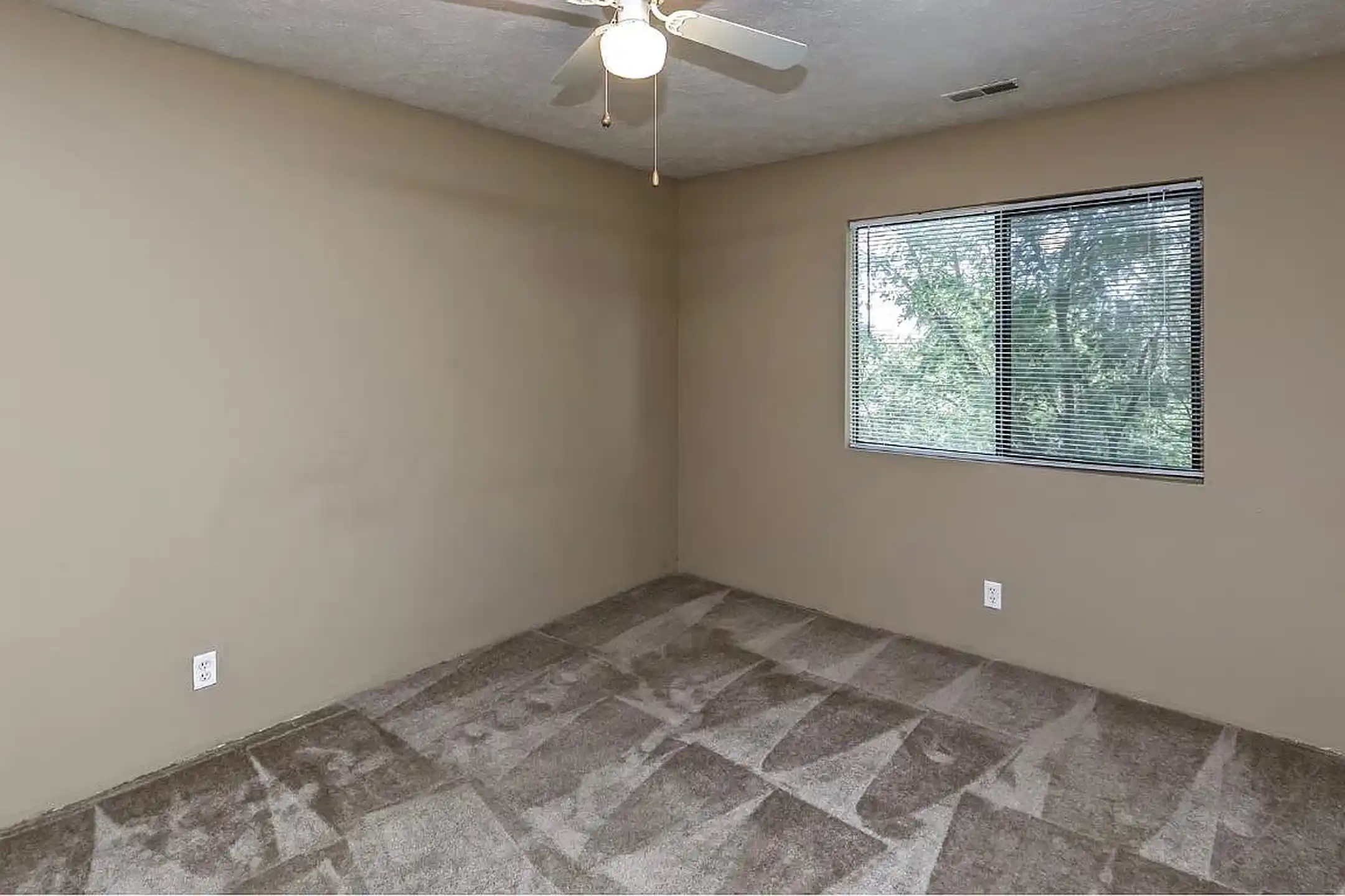 Maple View Apartments - Omaha, NE 68134 | ApartmentGuide.com