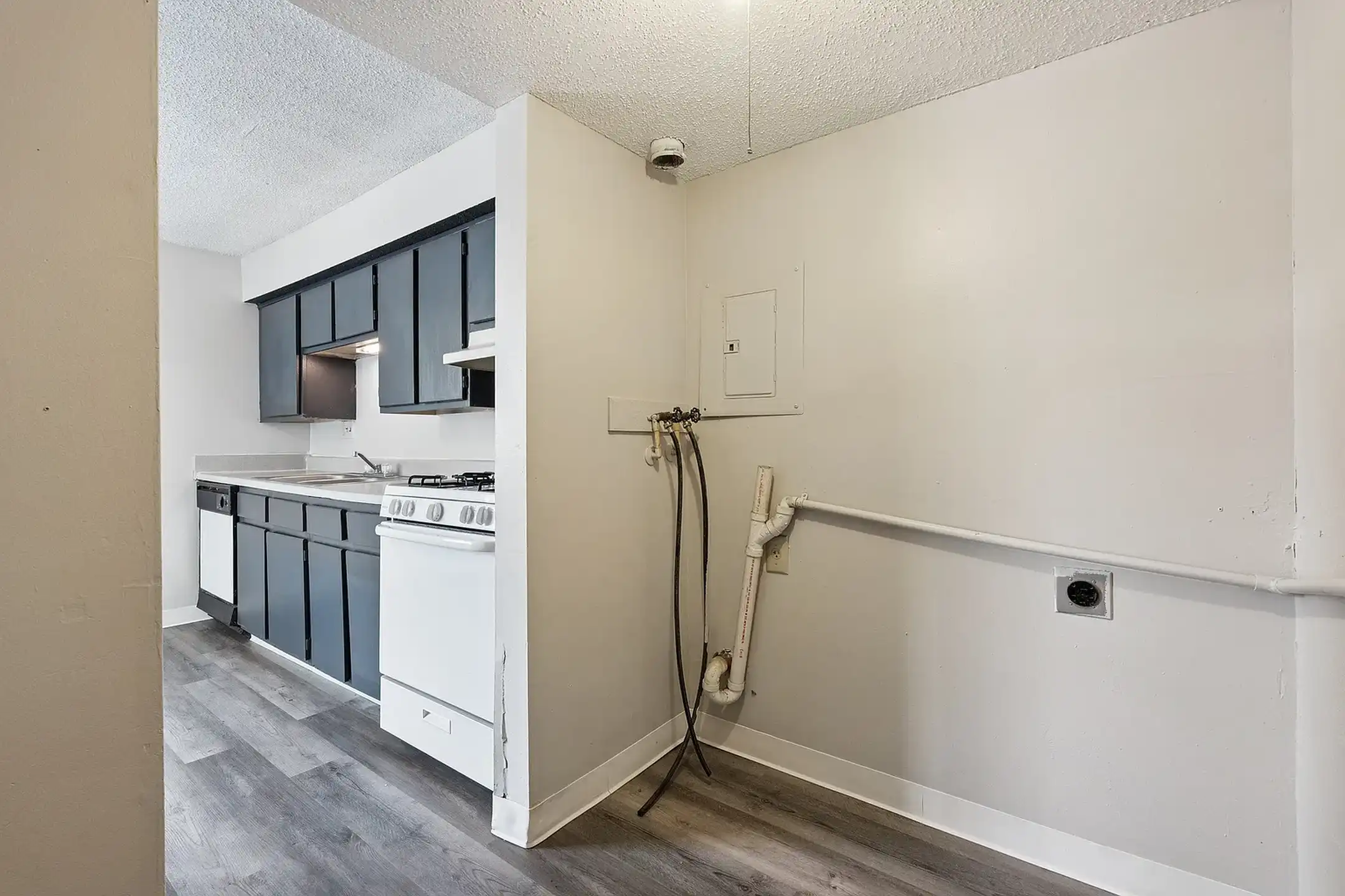 Gateway Apartments - Columbus, OH 43219 | ApartmentGuide.com