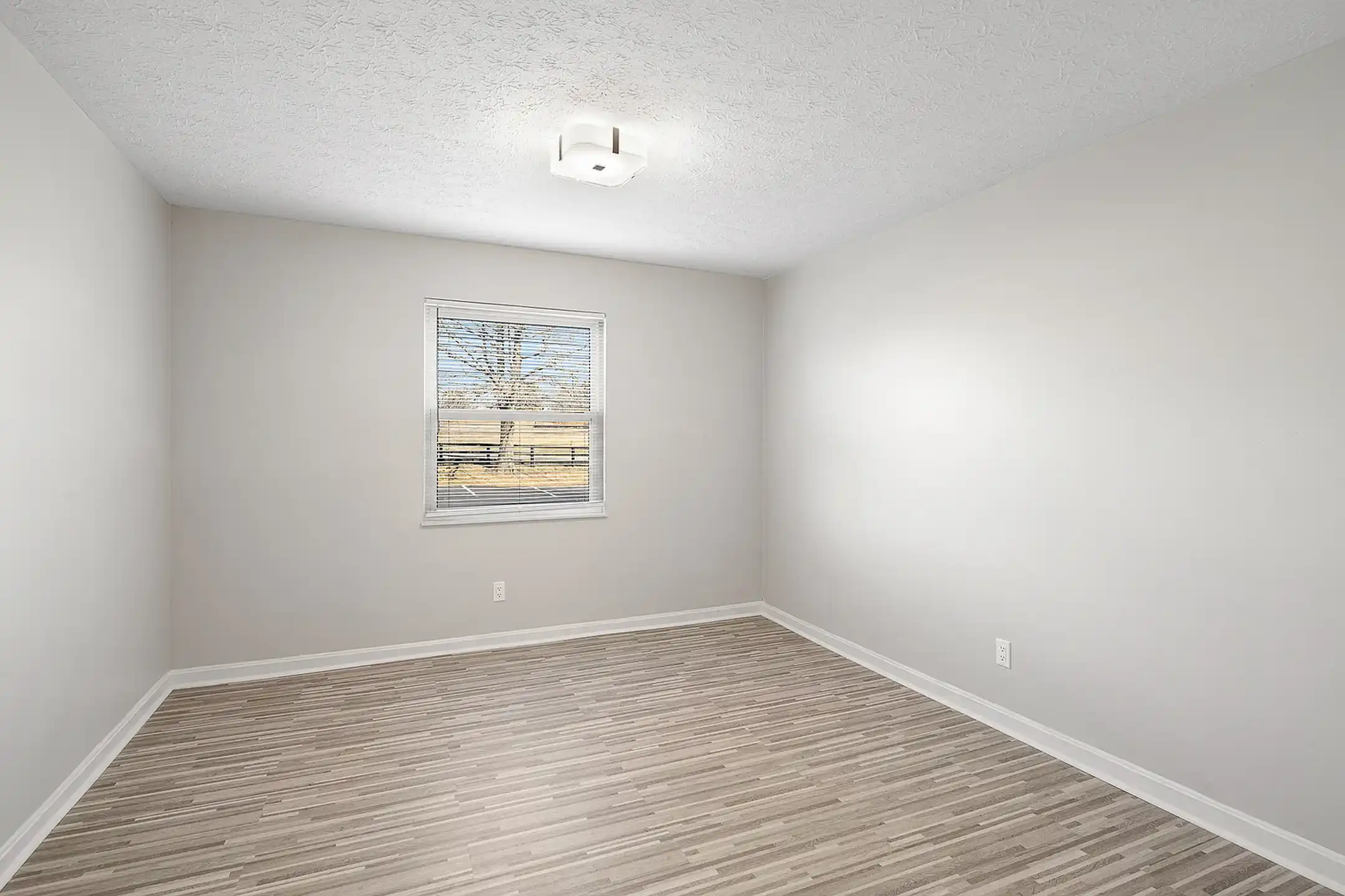 Green Valley Apartments - La Grange, KY 40031 | ApartmentGuide.com