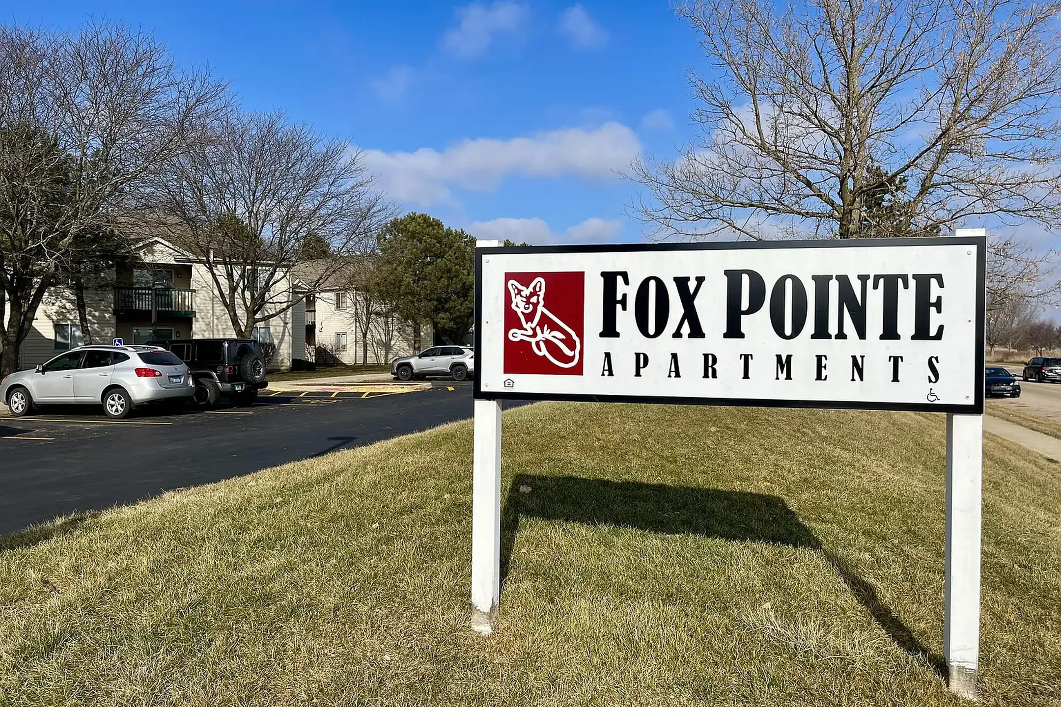 Fox Pointe Apartments - Aurora, IL 60504 | ApartmentGuide.com