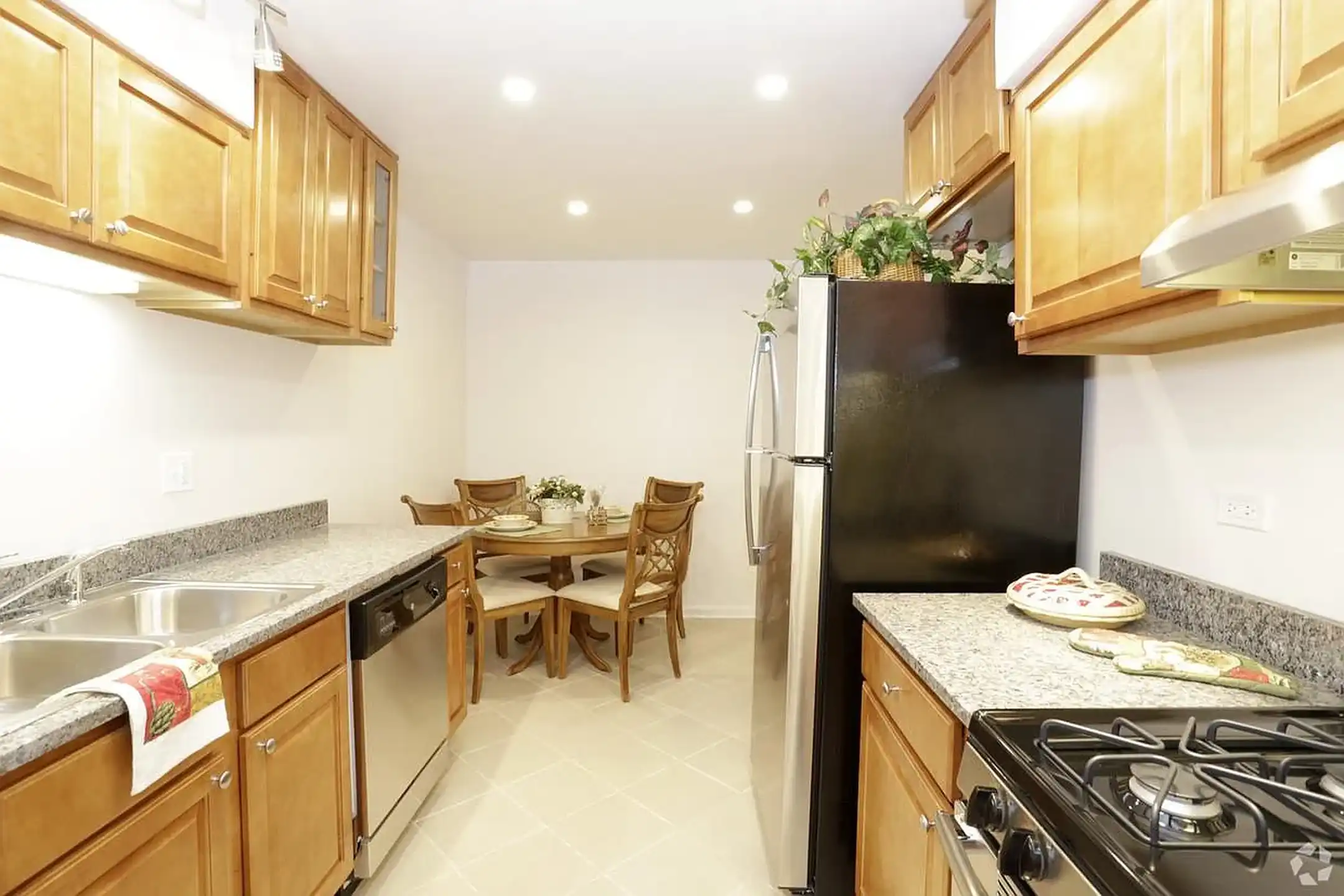 The Promenade Apartments - Bolingbrook, IL 60440 | ApartmentGuide.com