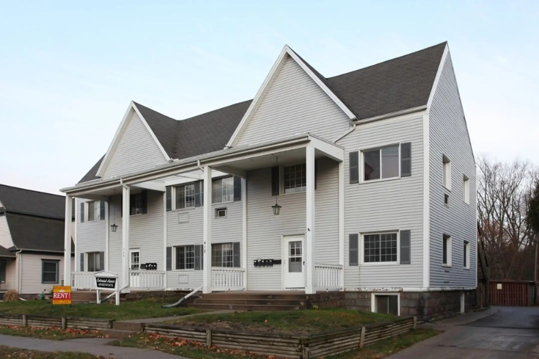 412 N Clinton St - Grand Ledge, MI 48837 | ApartmentGuide.com