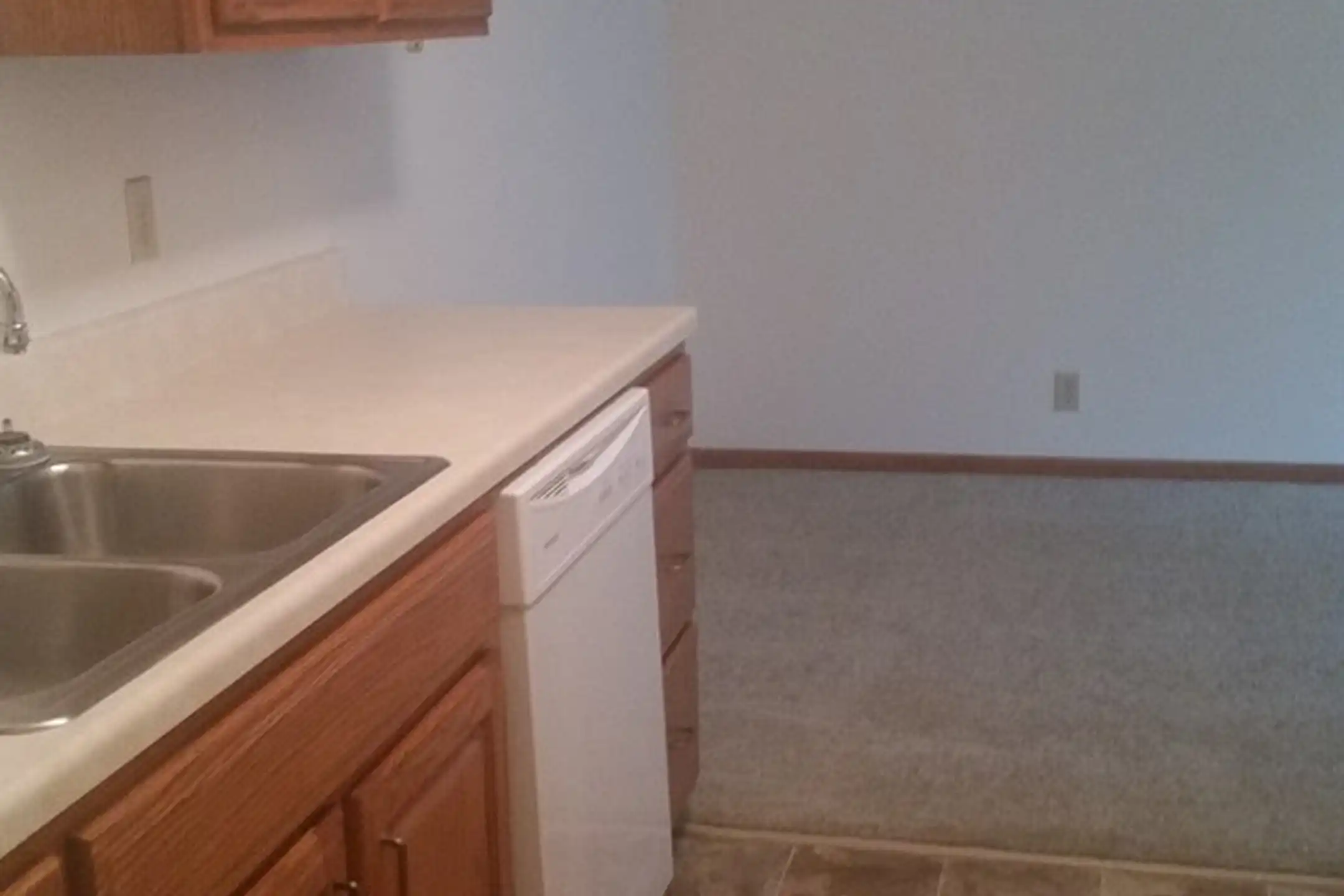 Grover Castle - Omaha, NE 68106 | ApartmentGuide.com