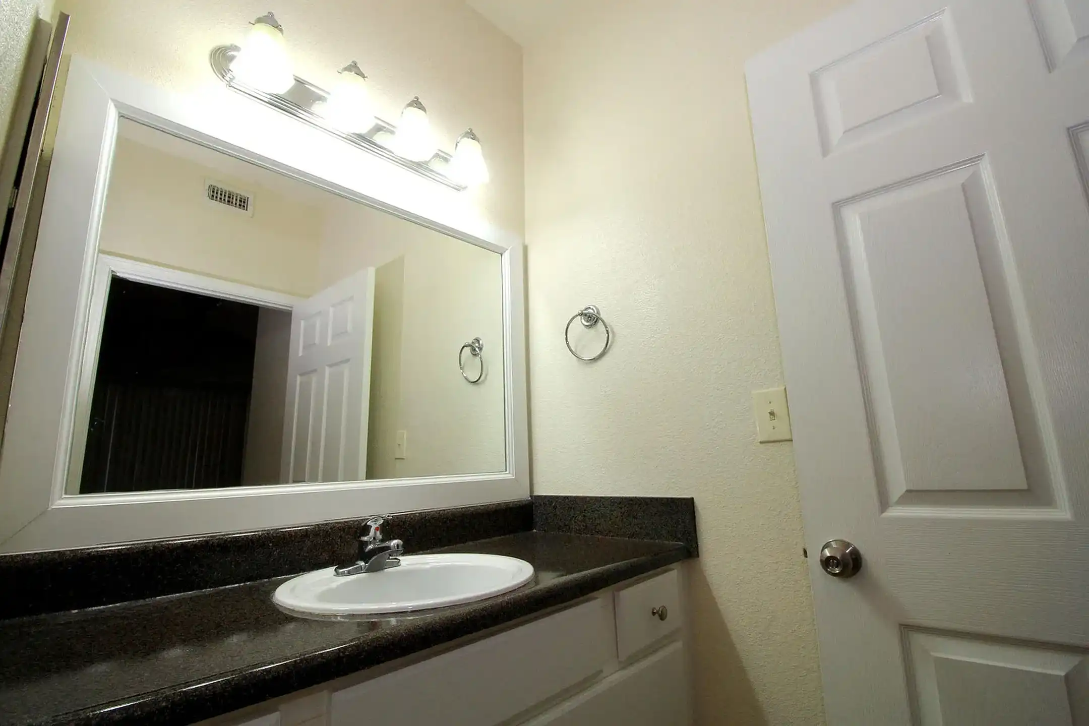 Oxford at Tech Ridge - Austin, TX 78753 | ApartmentGuide.com