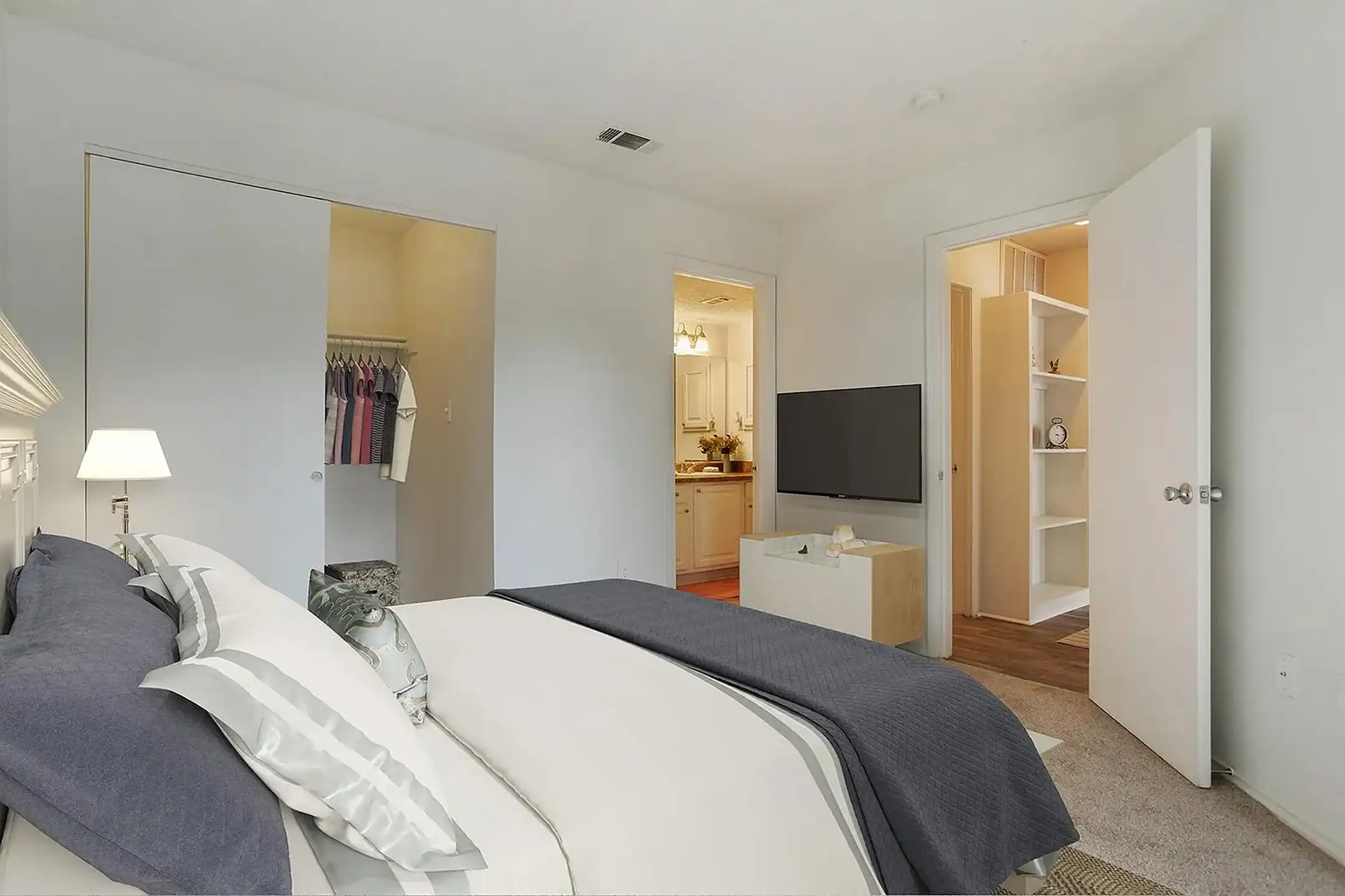 Reflection Pointe - Flowood, MS 39232 | ApartmentGuide.com