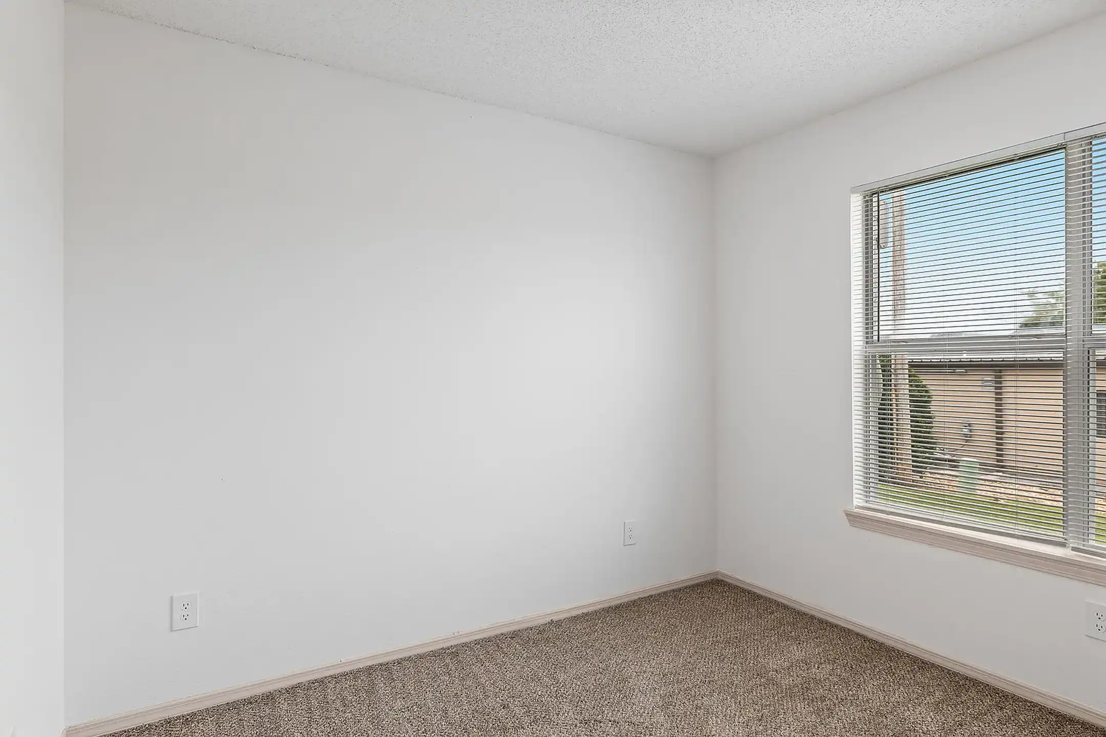 Hunters Glen - Springfield, MO 65807 | ApartmentGuide.com