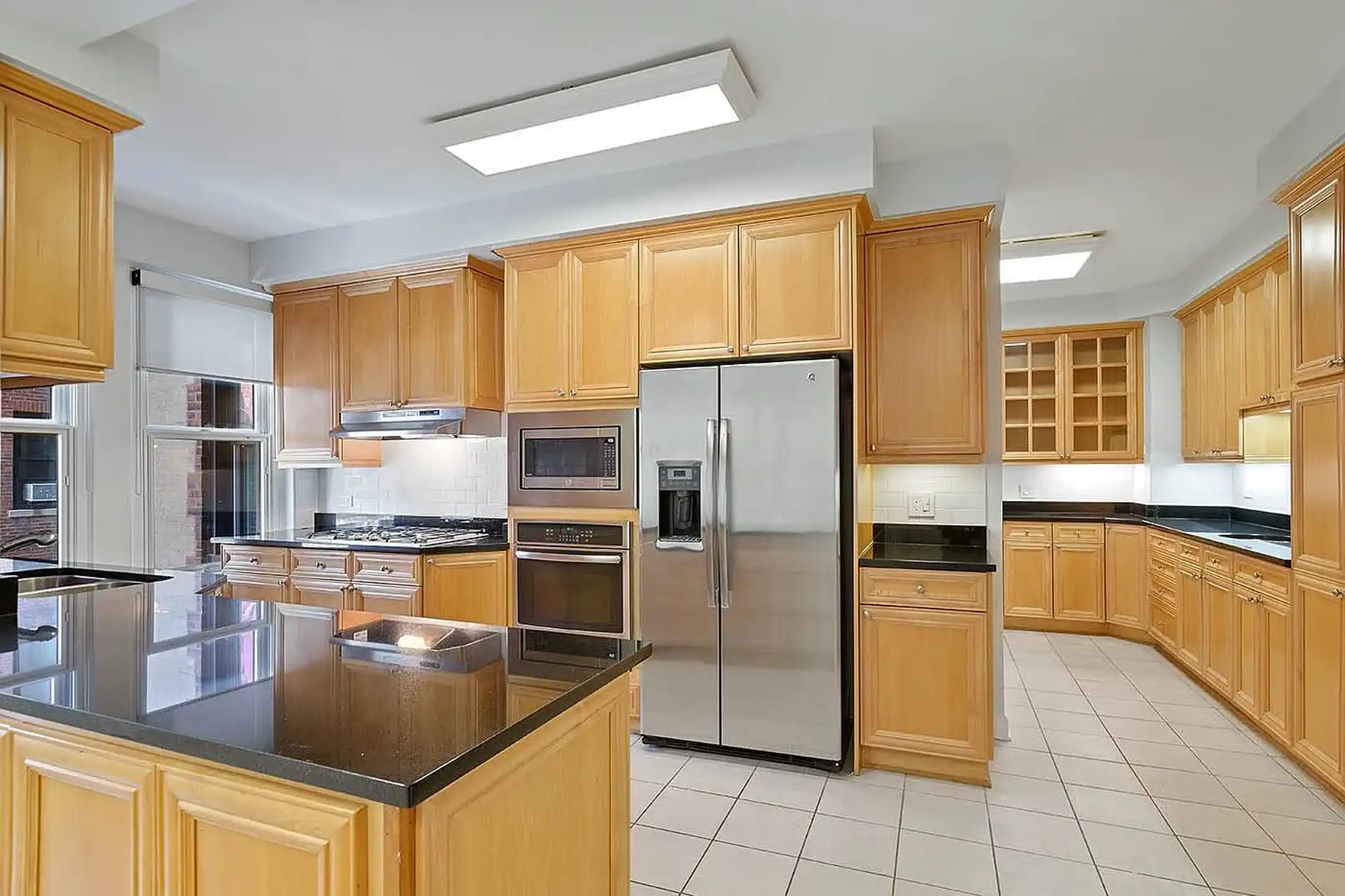 3240 North Lake Shore Drive - Chicago, IL 60657 | ApartmentGuide.com