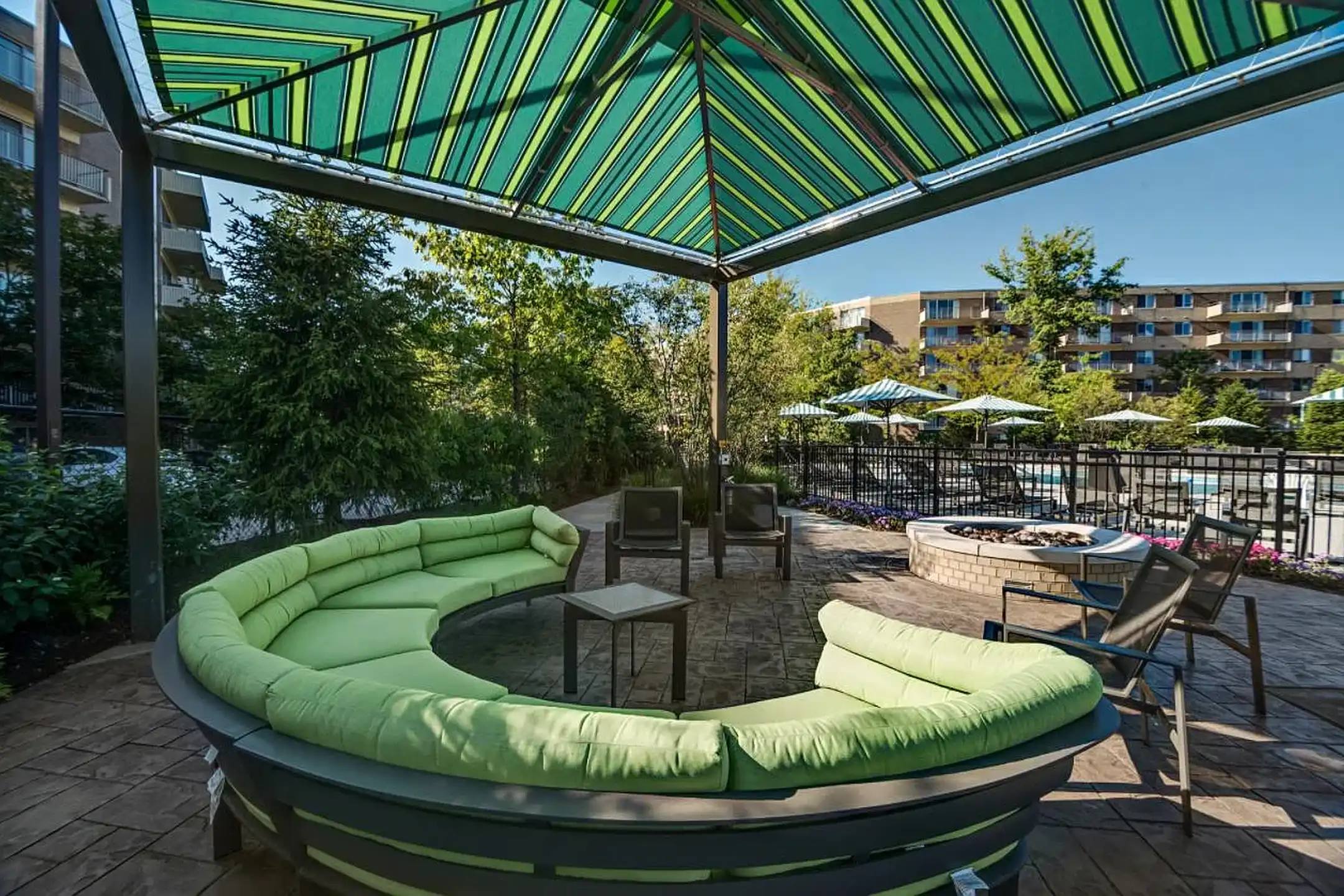 Sherri Park Apartments - Cleveland, OH 44124 | ApartmentGuide.com