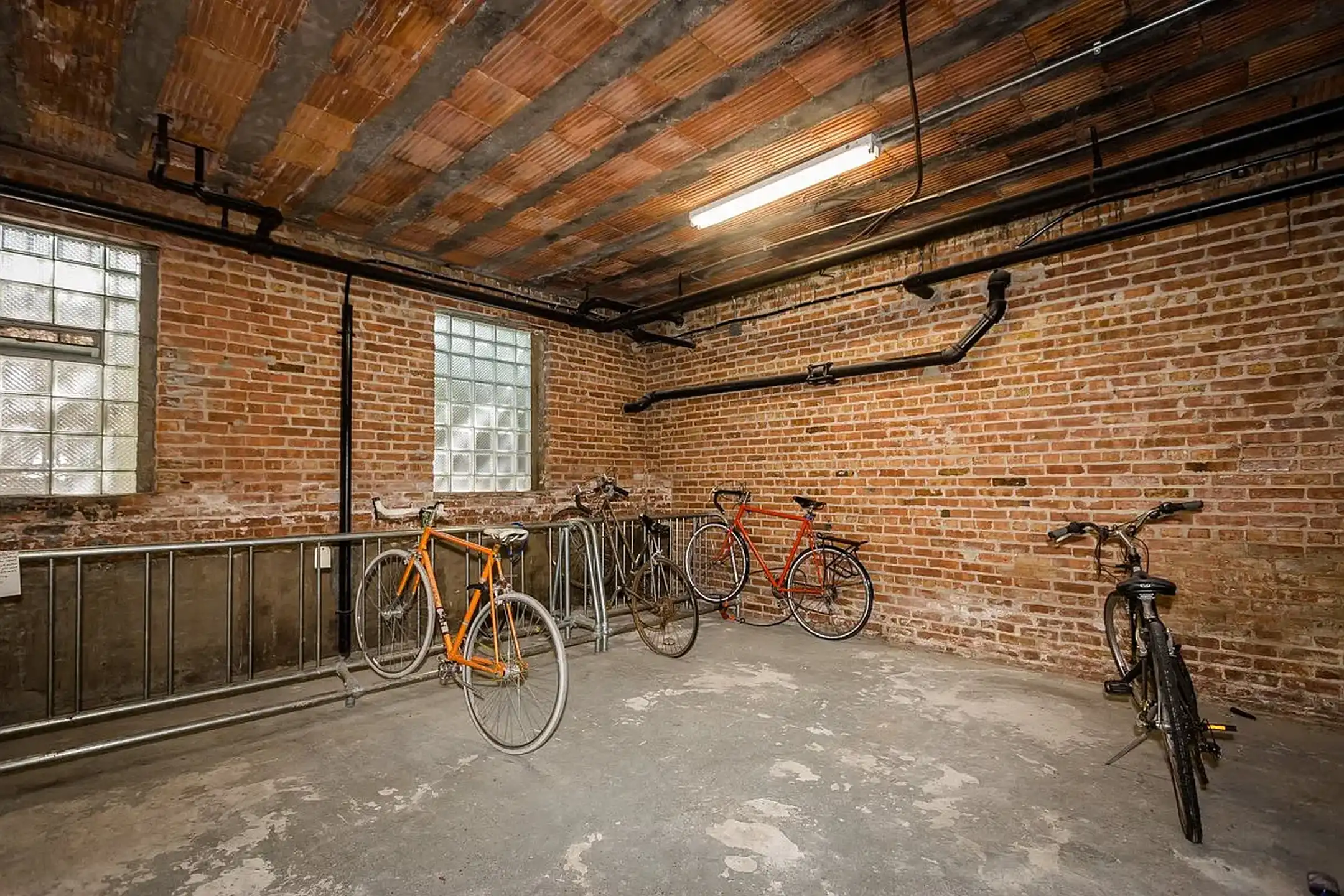 Ivy Dickens - Chicago, IL 60615 | ApartmentGuide.com