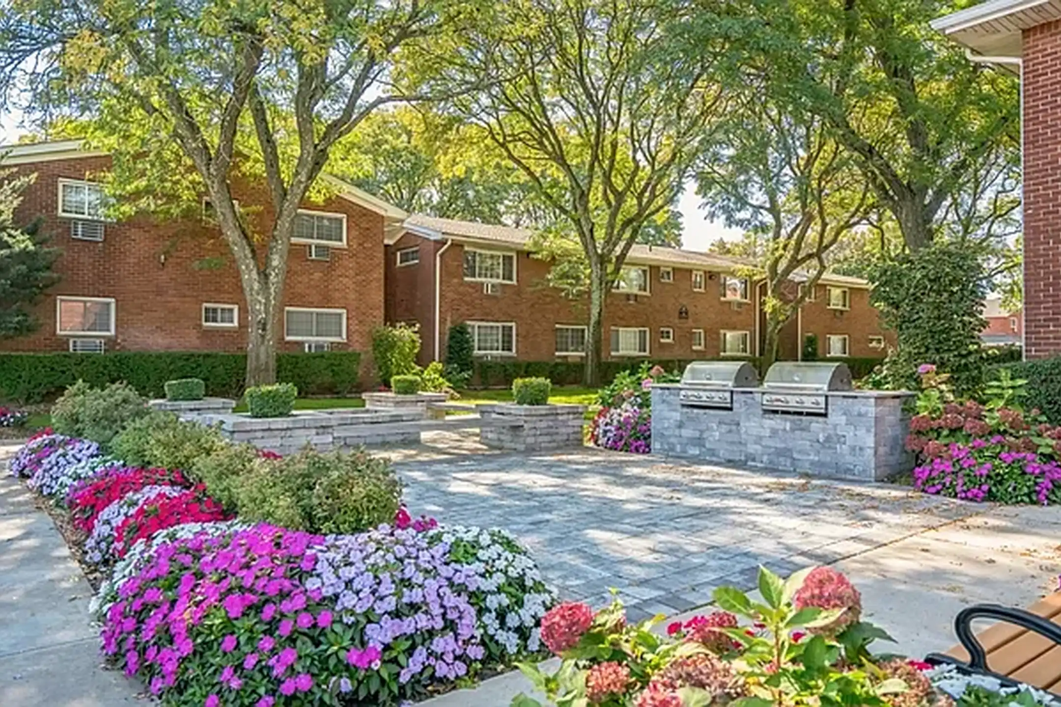 Eagle Rock Apartments at Mineola - Mineola, NY 11501 | ApartmentGuide.com