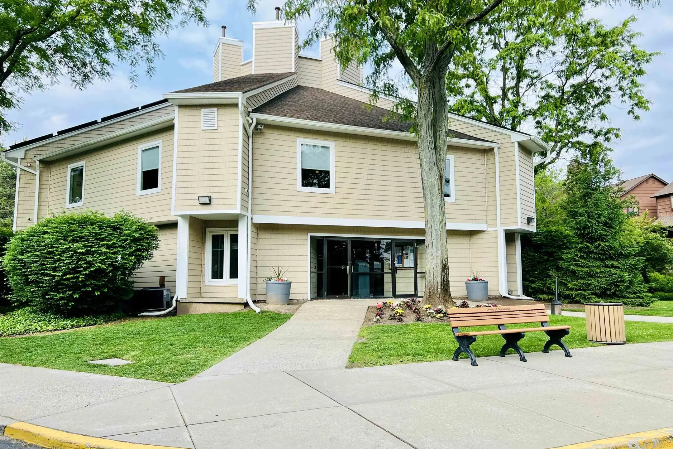 366 Sandcastle Key - Secaucus, NJ 07094 | ApartmentGuide.com