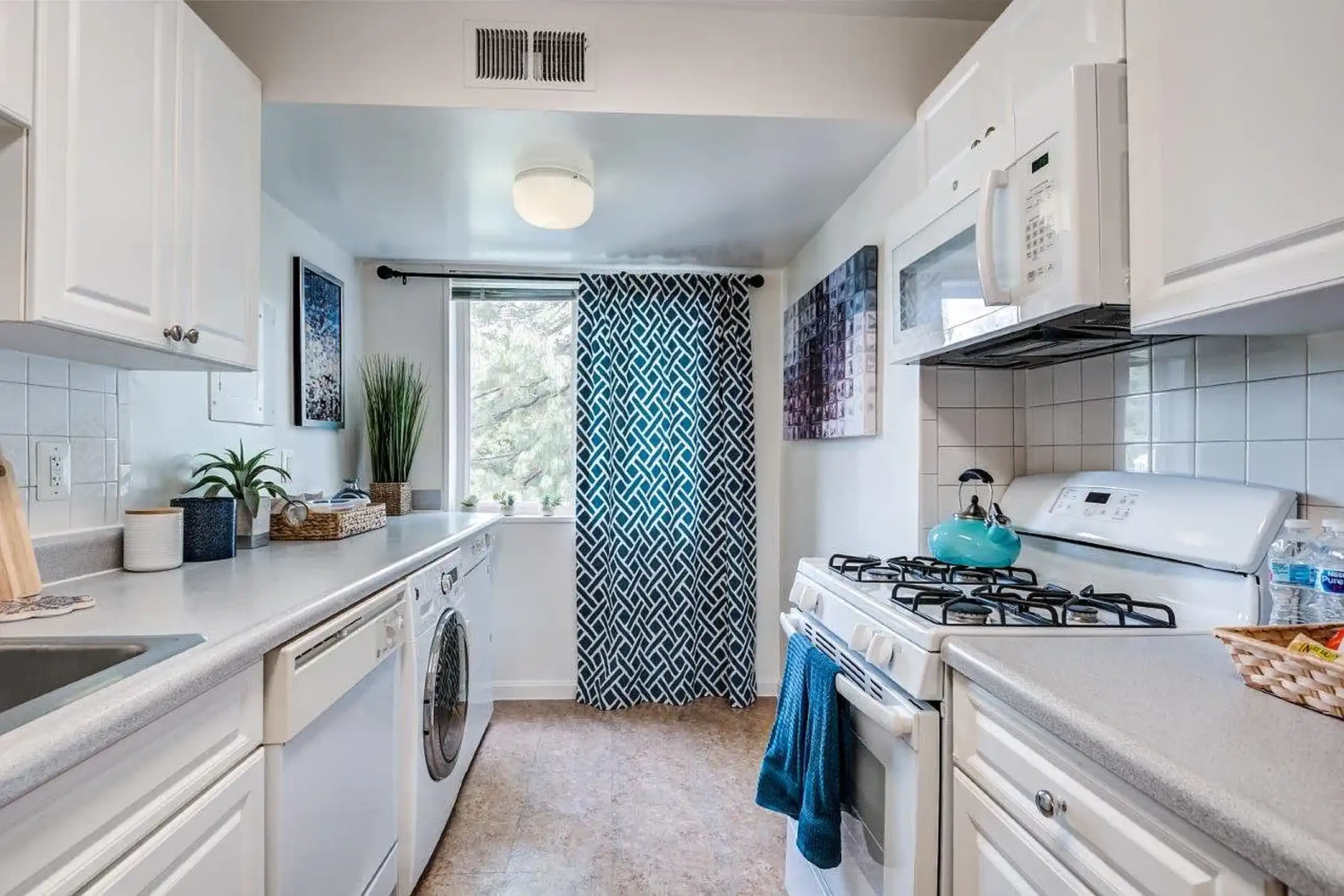 Stoneridge at Mark Center Apartment Homes - Alexandria, VA 22311 ...