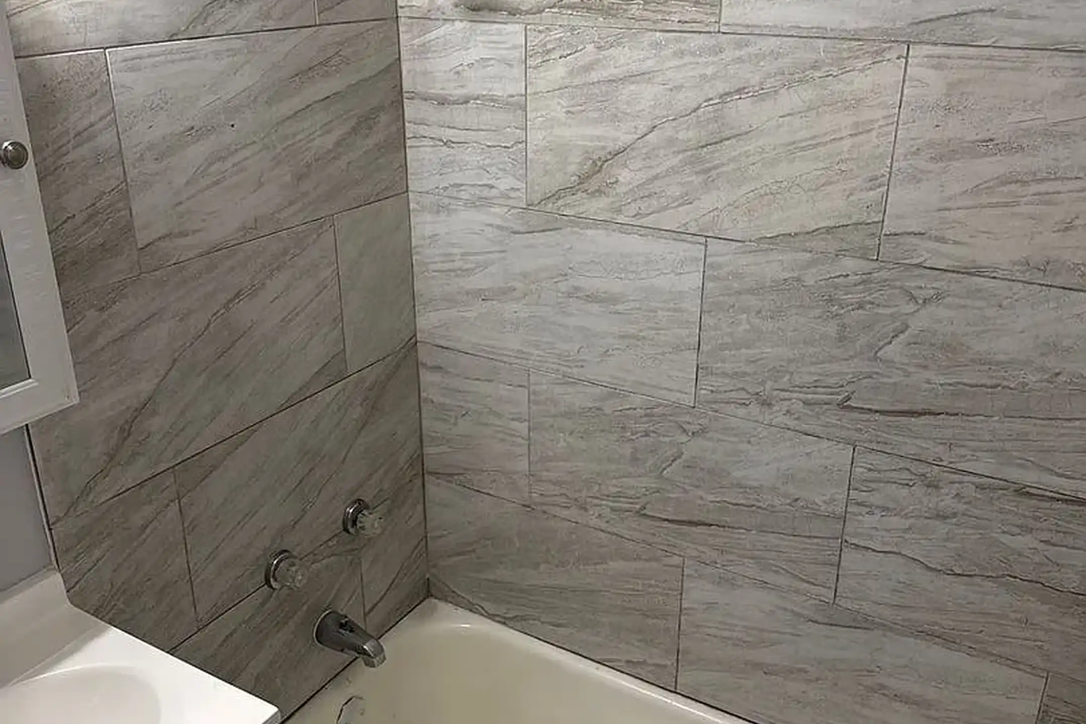 Astoria Commons Apartments - Midlothian, IL 60445 | ApartmentGuide.com