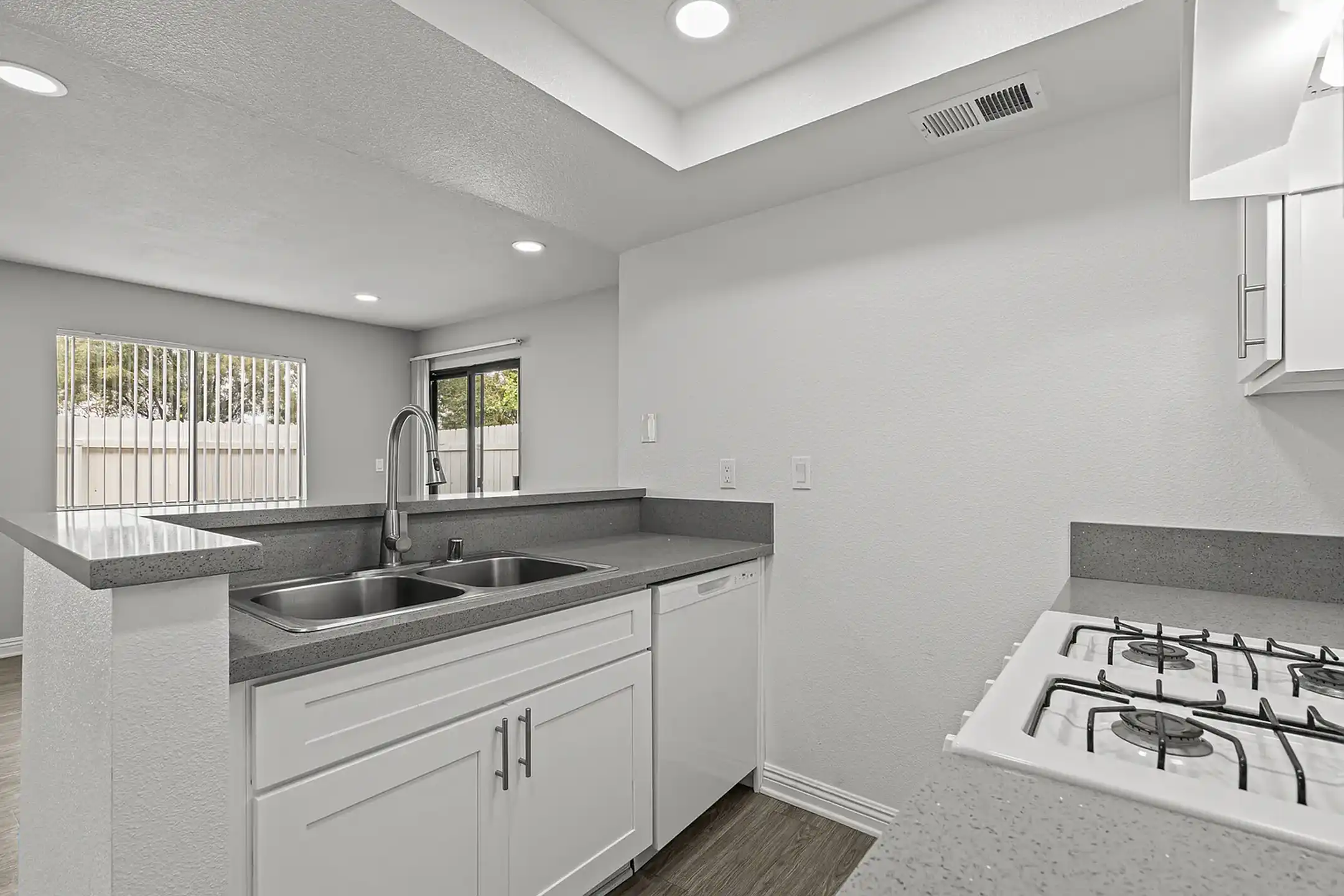 Cerro Vista Apartments - Riverside, CA 92503 | ApartmentGuide.com