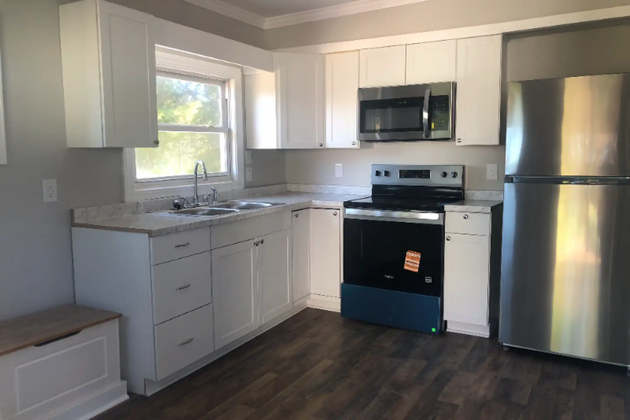 106 Corbett St unit 106 Corbett St B - Snow Hill, NC 28580 ...