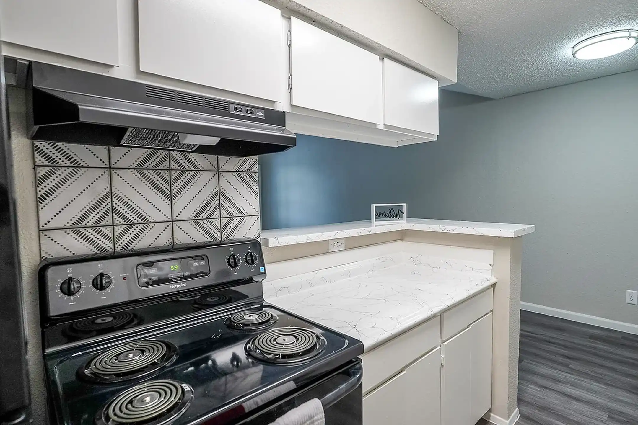 Avery Place - Houston, TX 77067 | ApartmentGuide.com