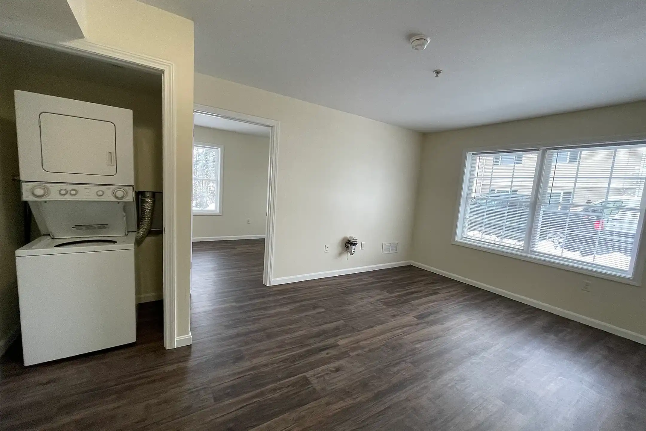 Redstone Apartments - Manchester, NH 03104 | ApartmentGuide.com