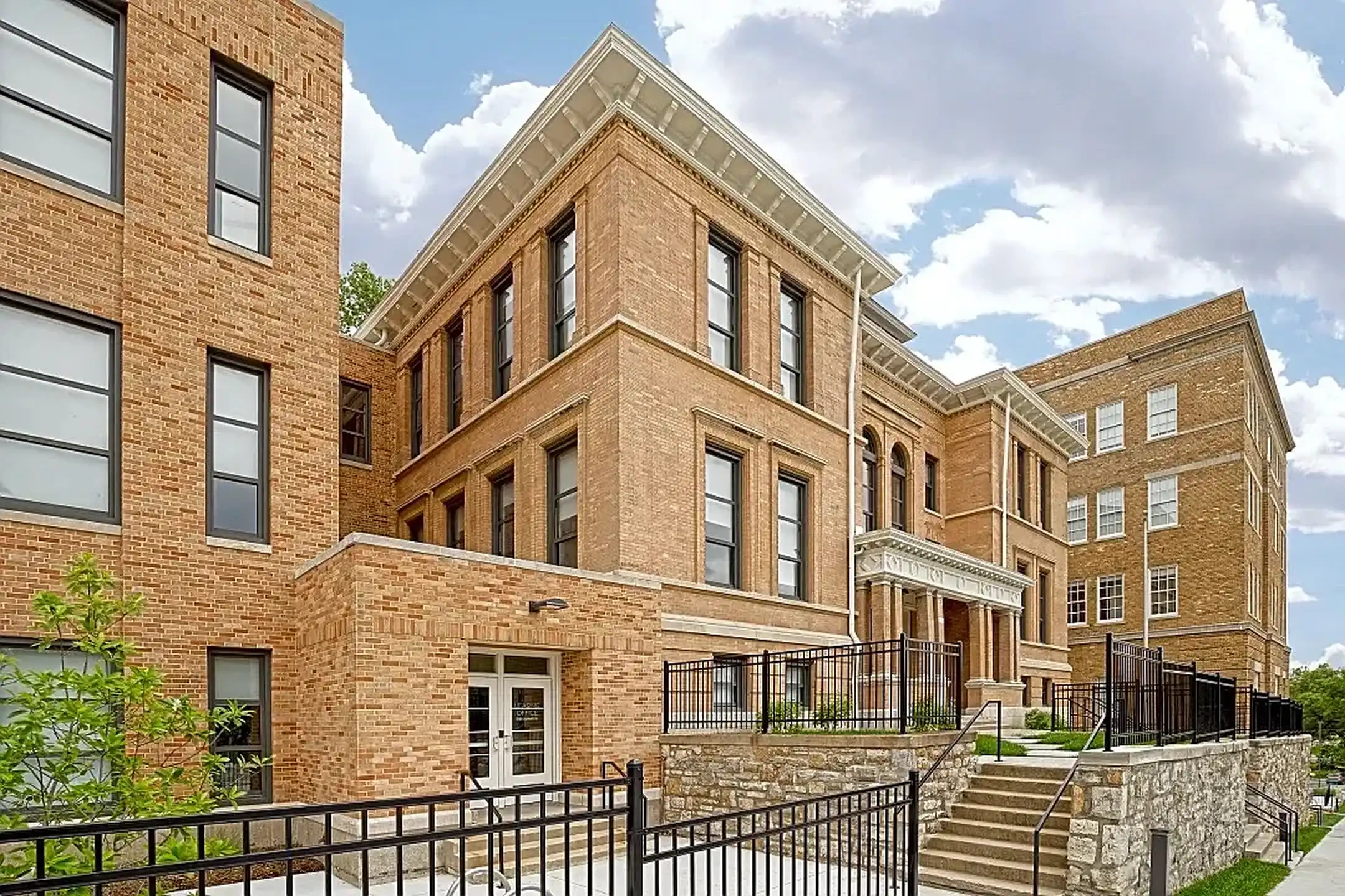 West Side Lofts - Kansas City, MO 64108 | ApartmentGuide.com