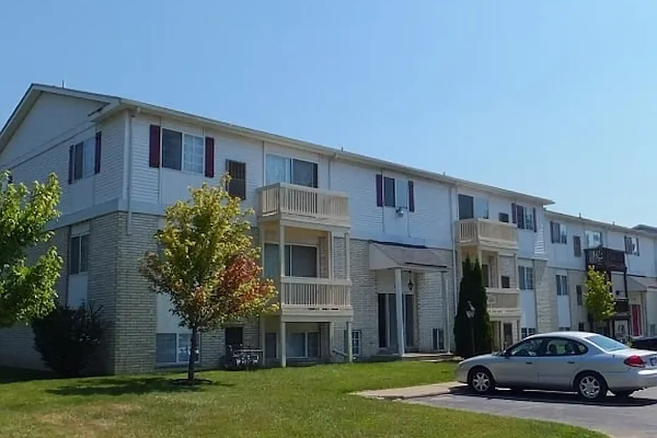 Sterling Pointe Apartments - Monroe, MI 48162 | ApartmentGuide.com