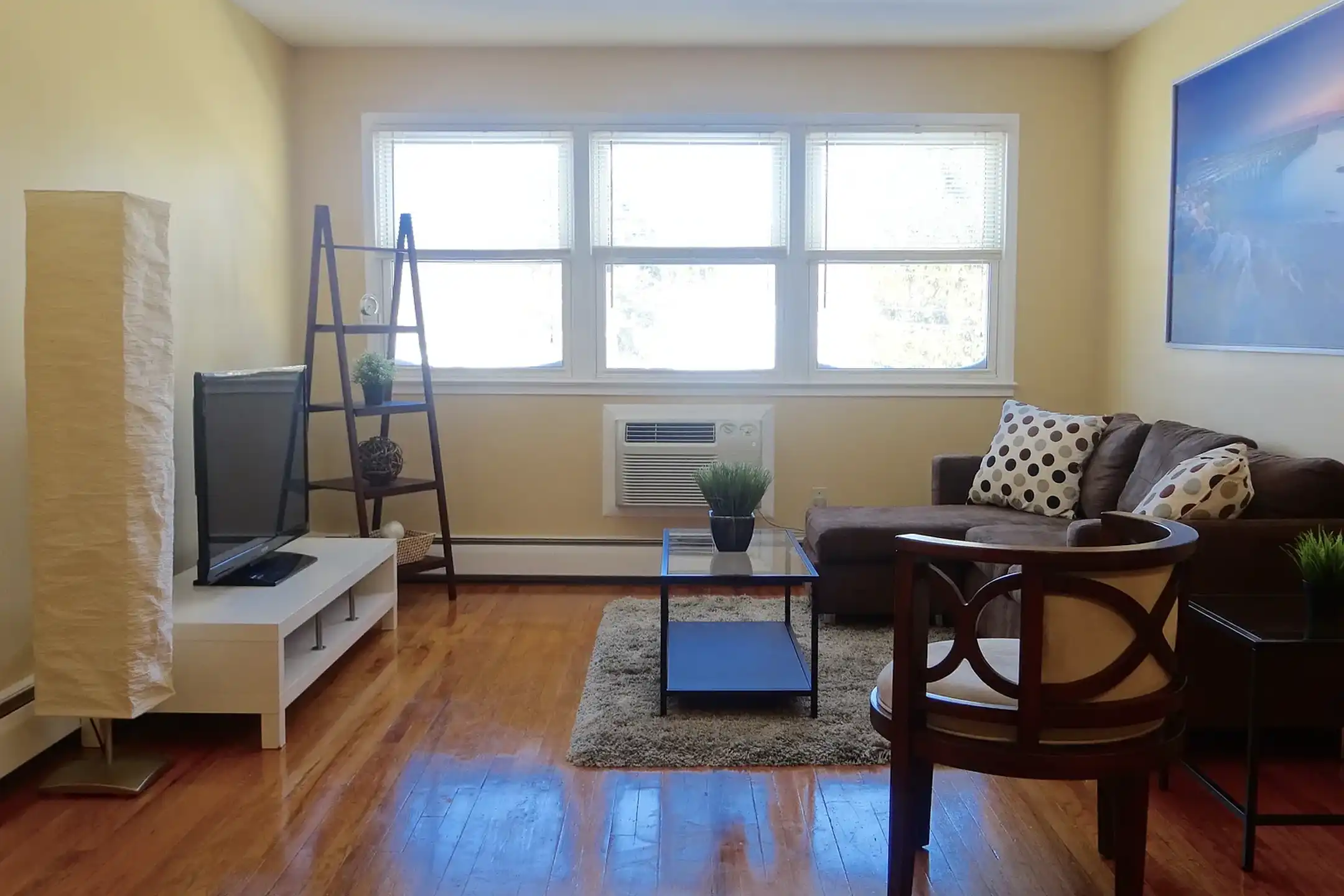 Heritage House Apartments - New London, CT 06320 | ApartmentGuide.com