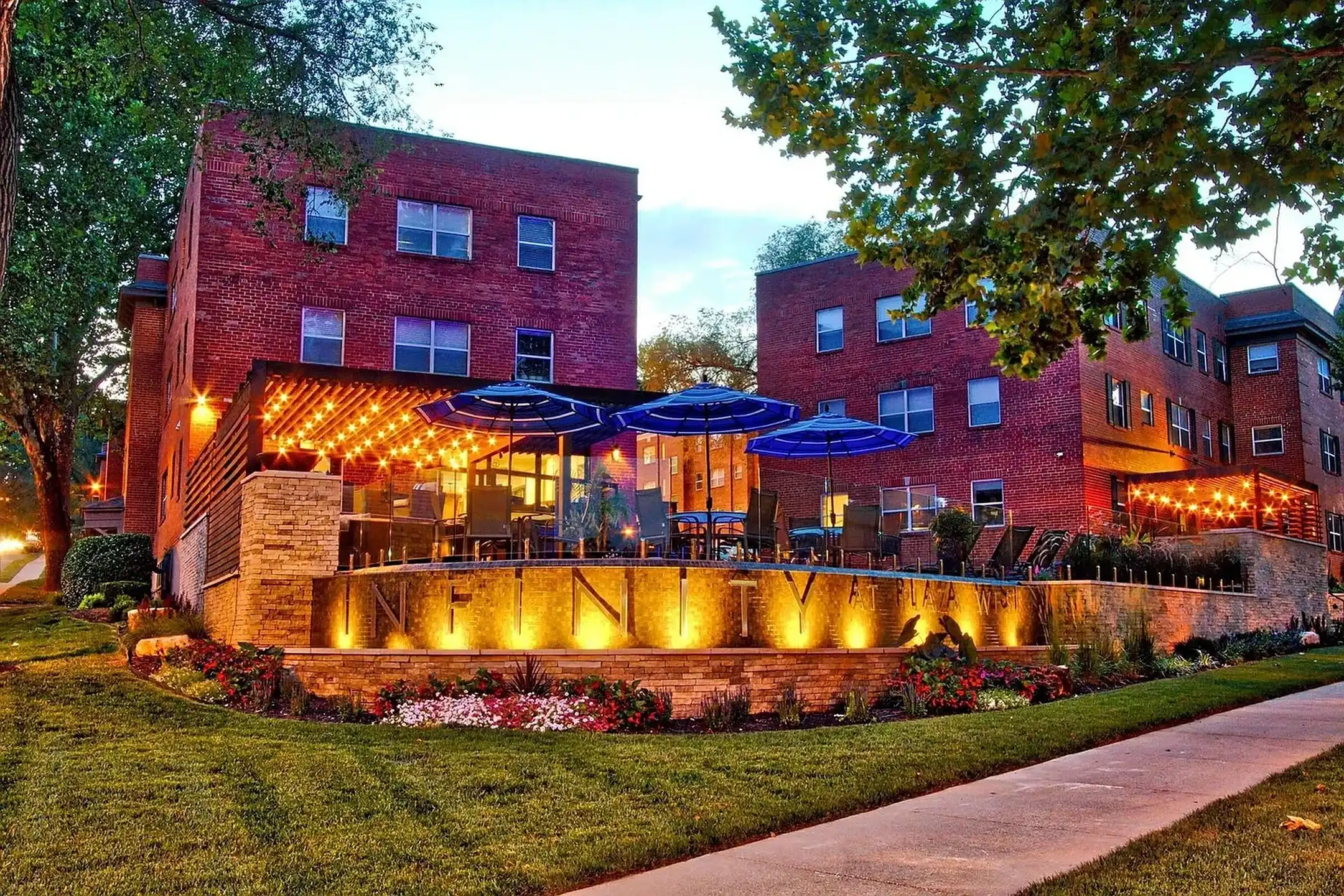 Infinity Plaza West - Kansas City, MO 64111 | ApartmentGuide.com