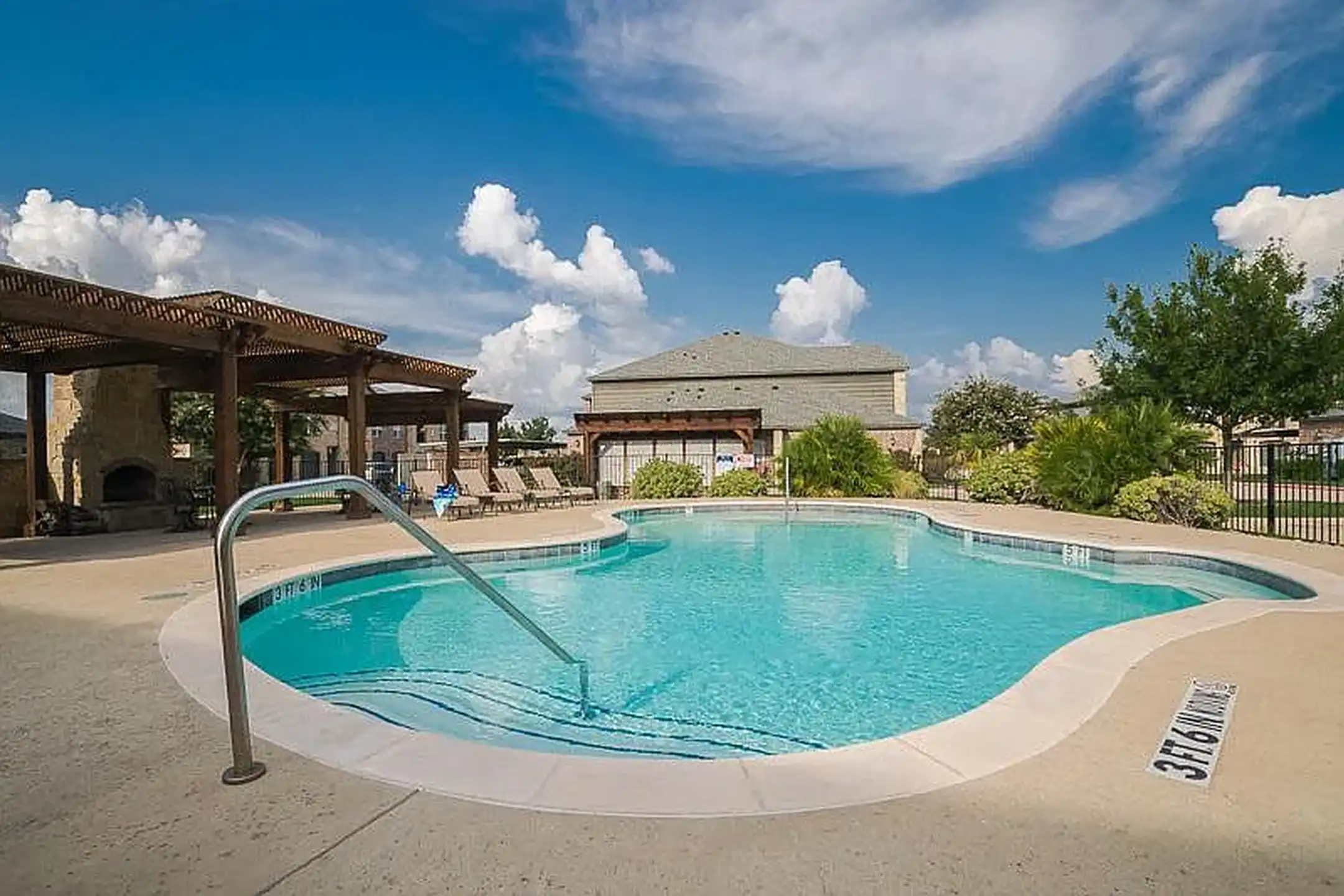 Bella Vita - Waxahachie, TX 75165 | ApartmentGuide.com