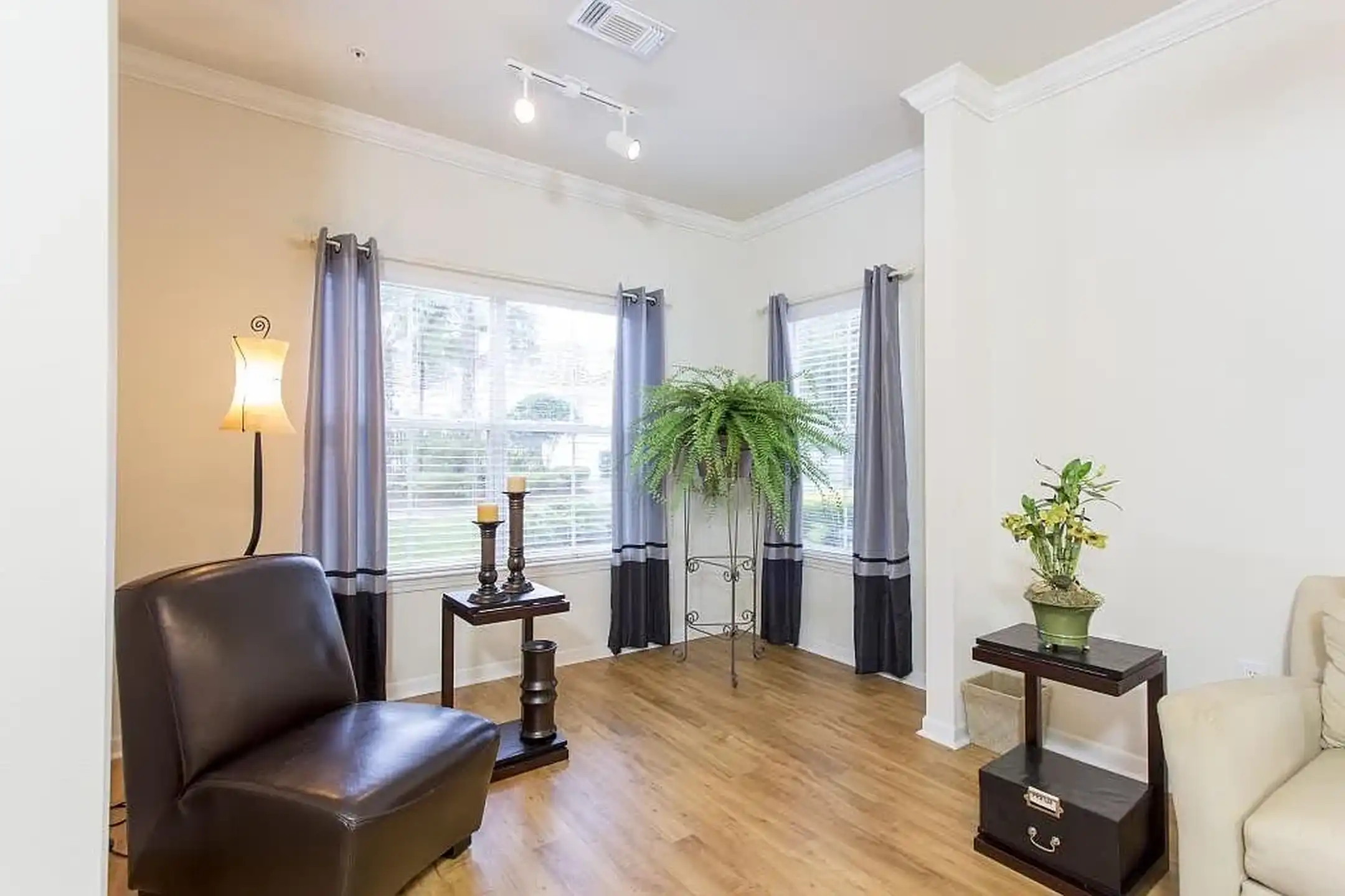 WINDSOR CLUB AT SEVEN OAKS - Wesley Chapel, FL 33544 | ApartmentGuide.com