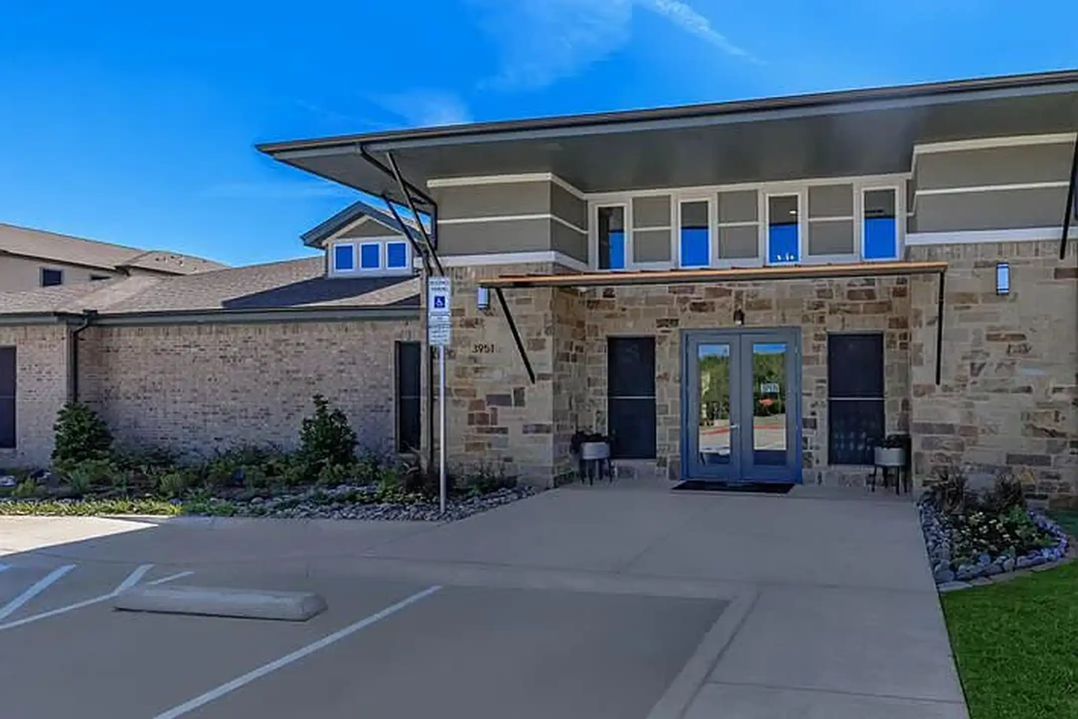 Prairie Gate Community - Grand Prairie, TX 75052 | ApartmentGuide.com