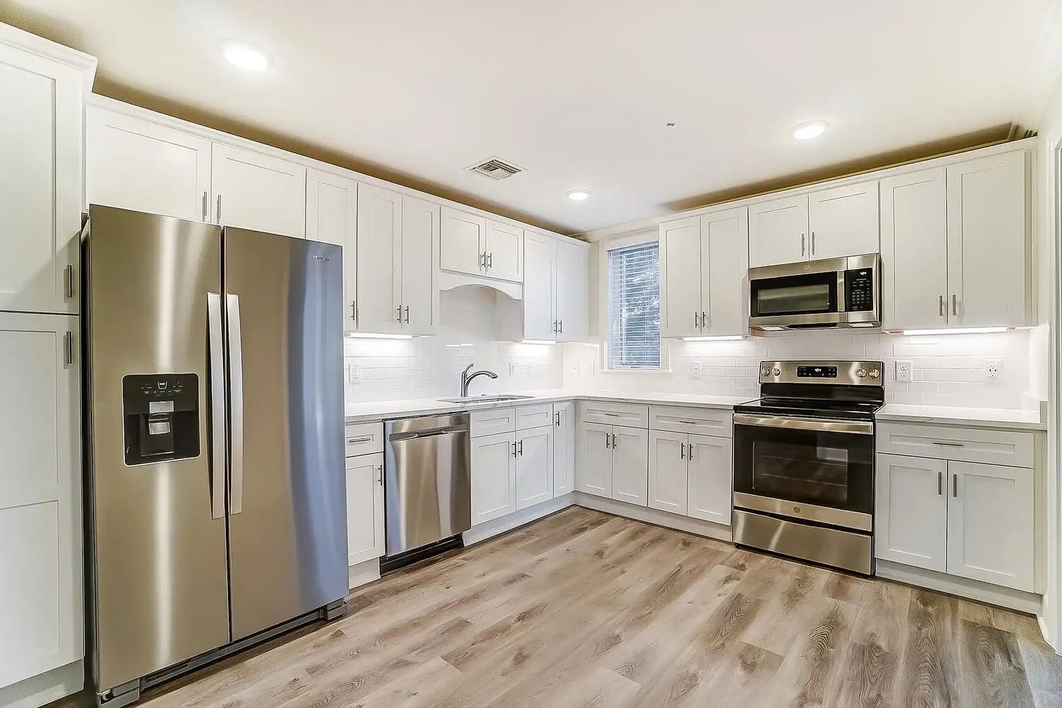 Queens at Granville - Charlotte, NC 28207 | ApartmentGuide.com