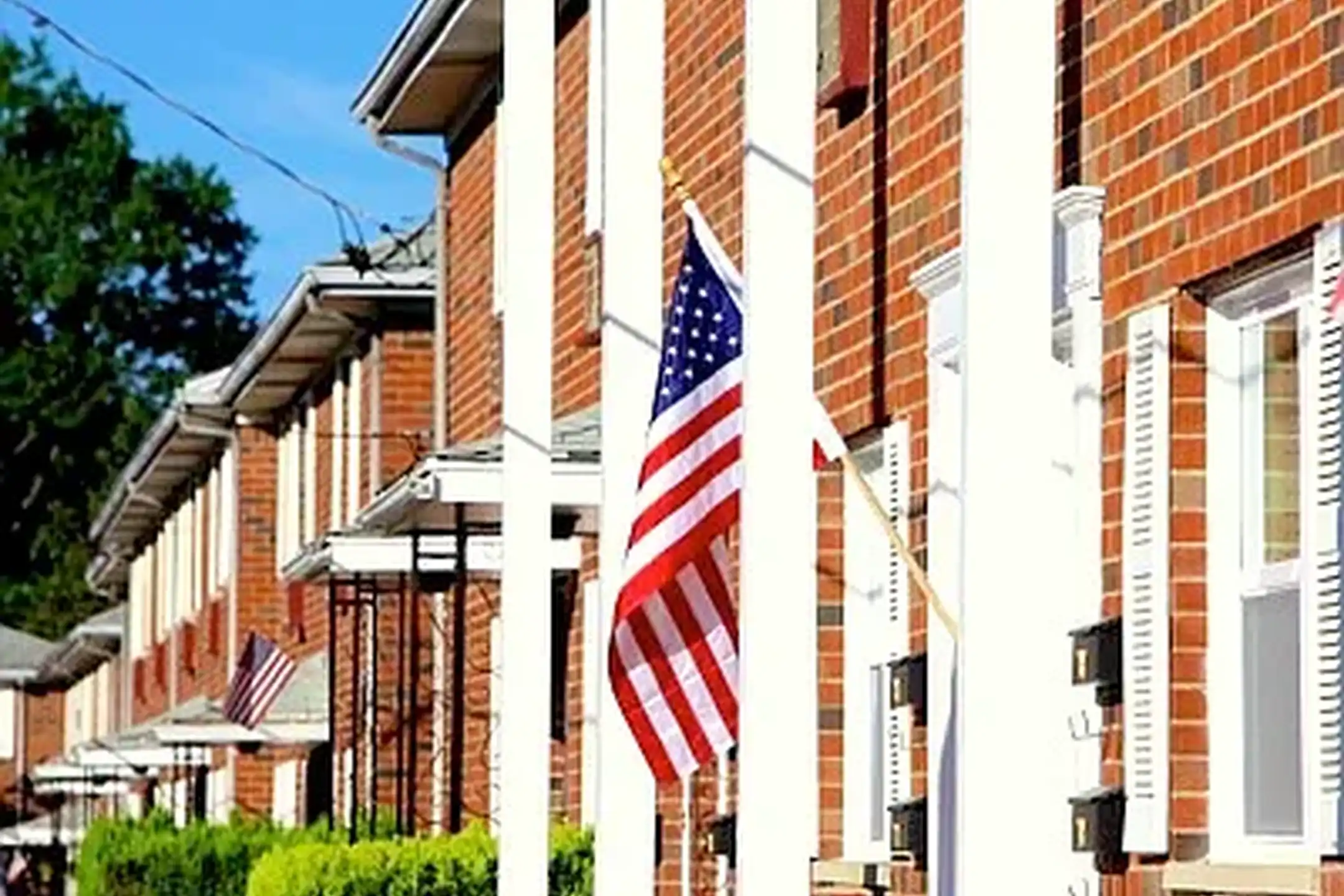 Swan Court Apartments - Rochelle Park, NJ 07662 | ApartmentGuide.com