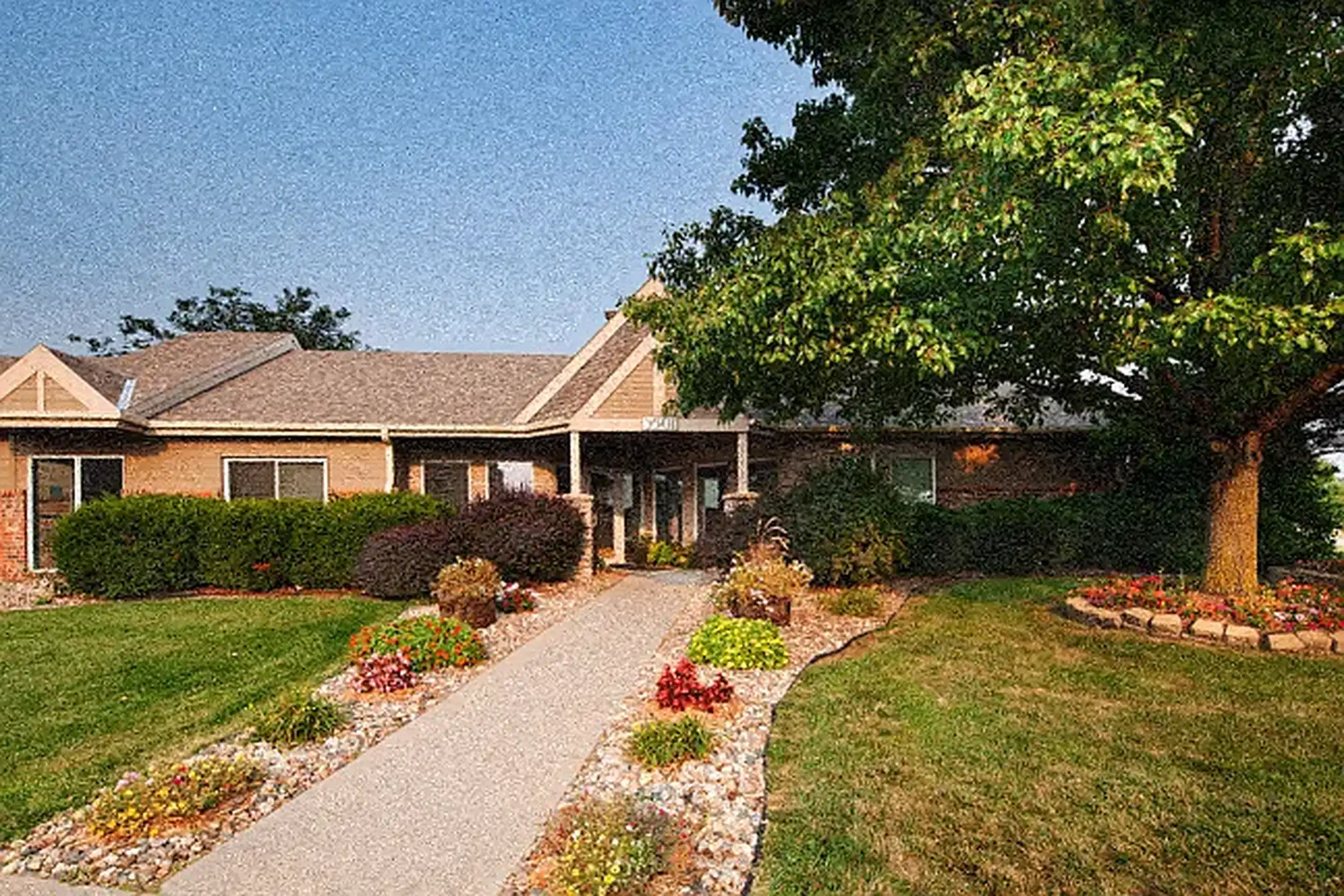 Old Cheney Place by Broadmoor - Lincoln, NE 68516 | ApartmentGuide.com