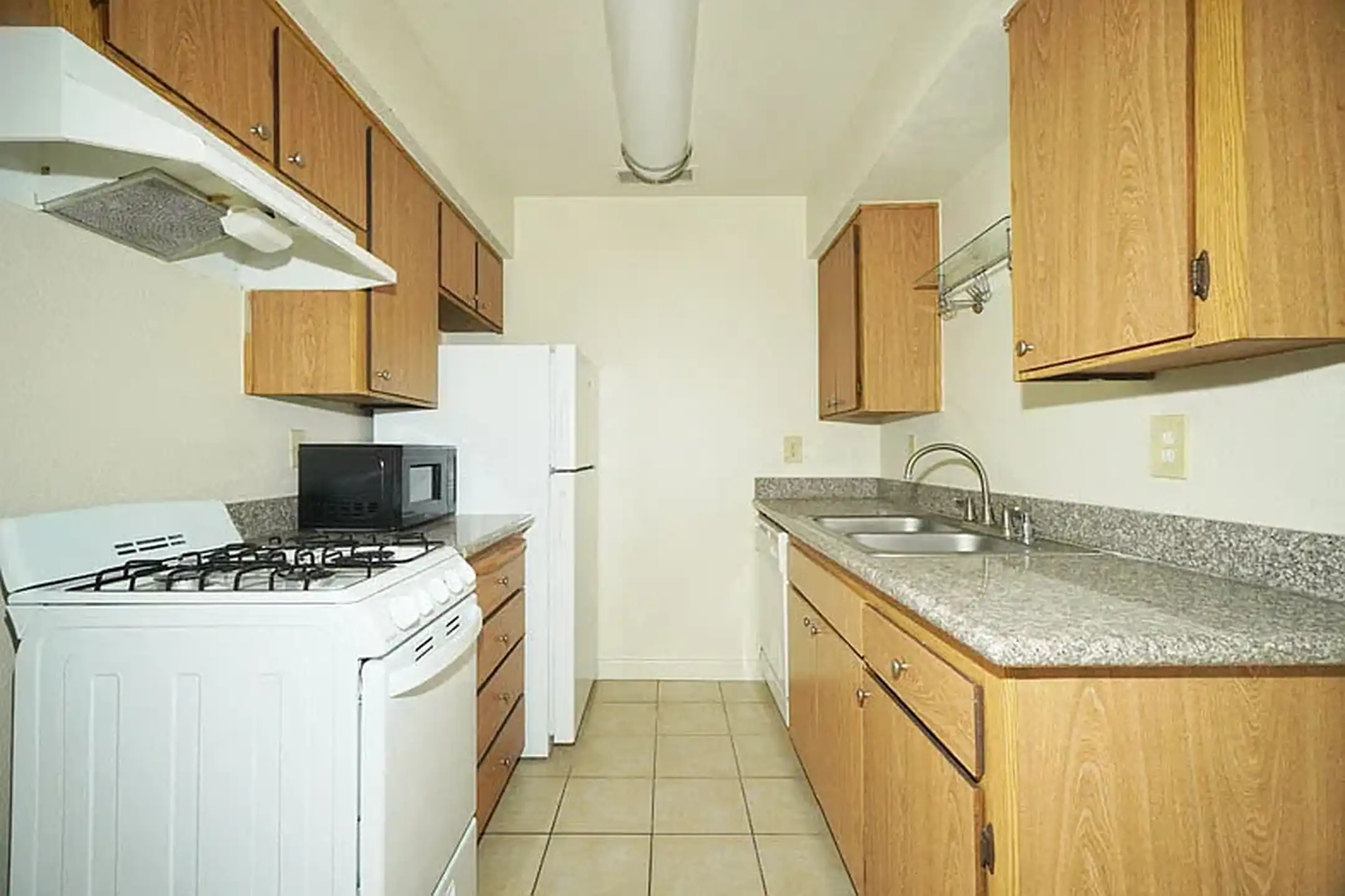 3581 - 3585 N. Parkway Drive - Fresno, CA 93722 | ApartmentGuide.com