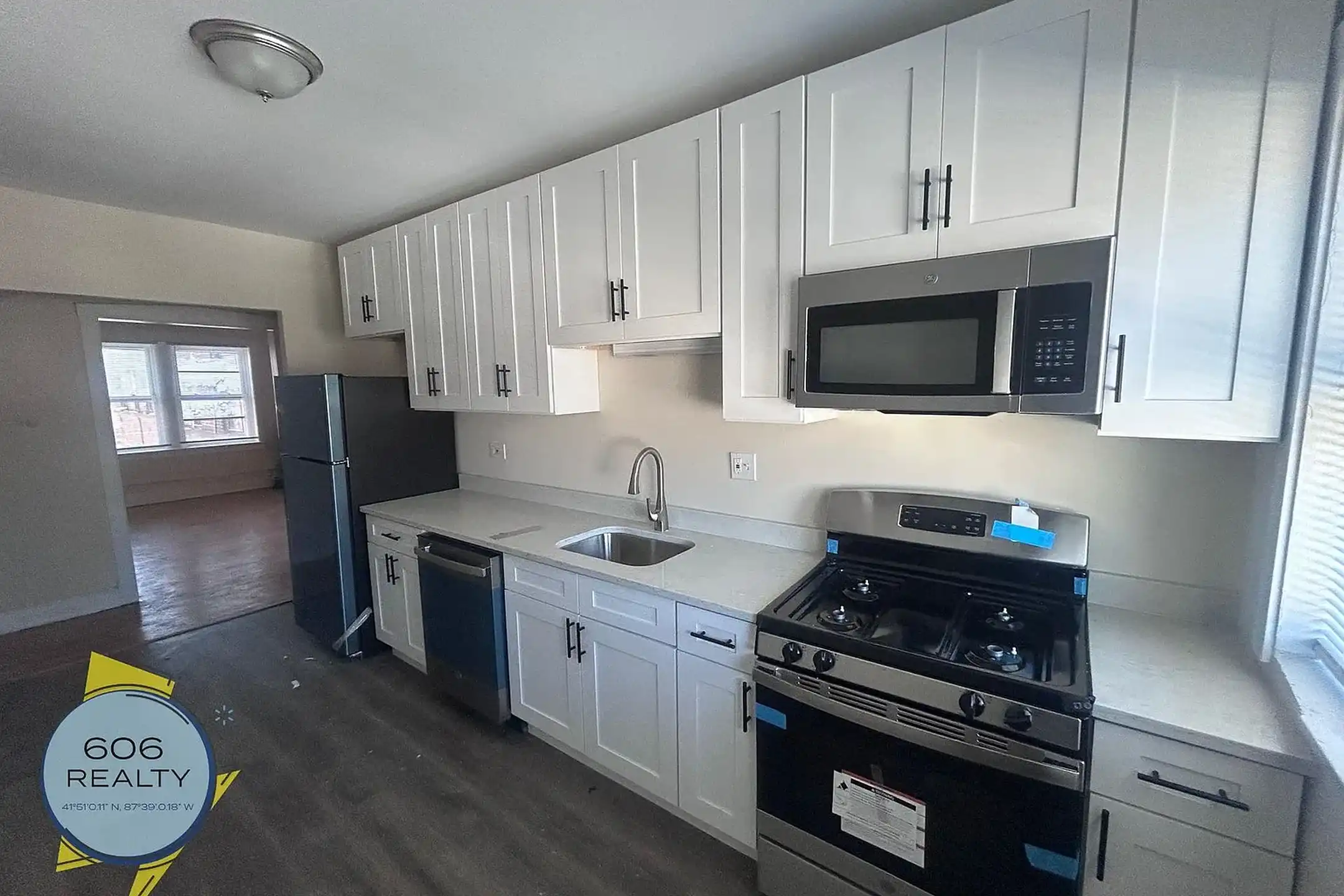 Riverside Courtyard - Riverside, IL 60546 | ApartmentGuide.com