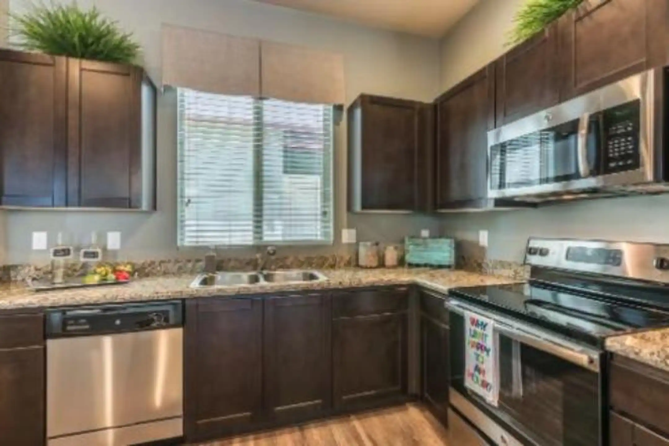 2121 N Grace Blvd - Chandler, AZ 85225 | ApartmentGuide.com