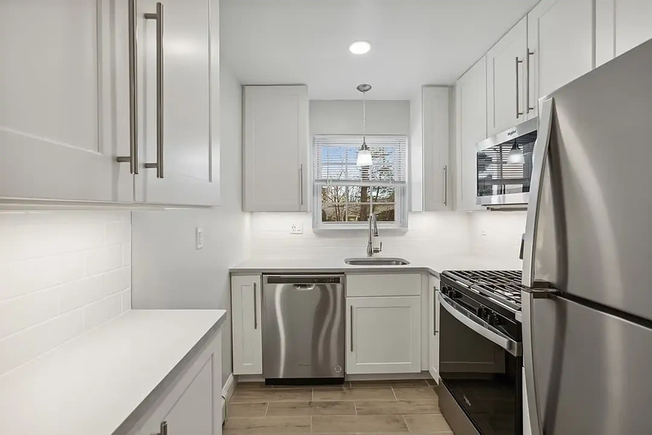 Riverview Terrace Apartments - Clark, NJ 07066 | ApartmentGuide.com