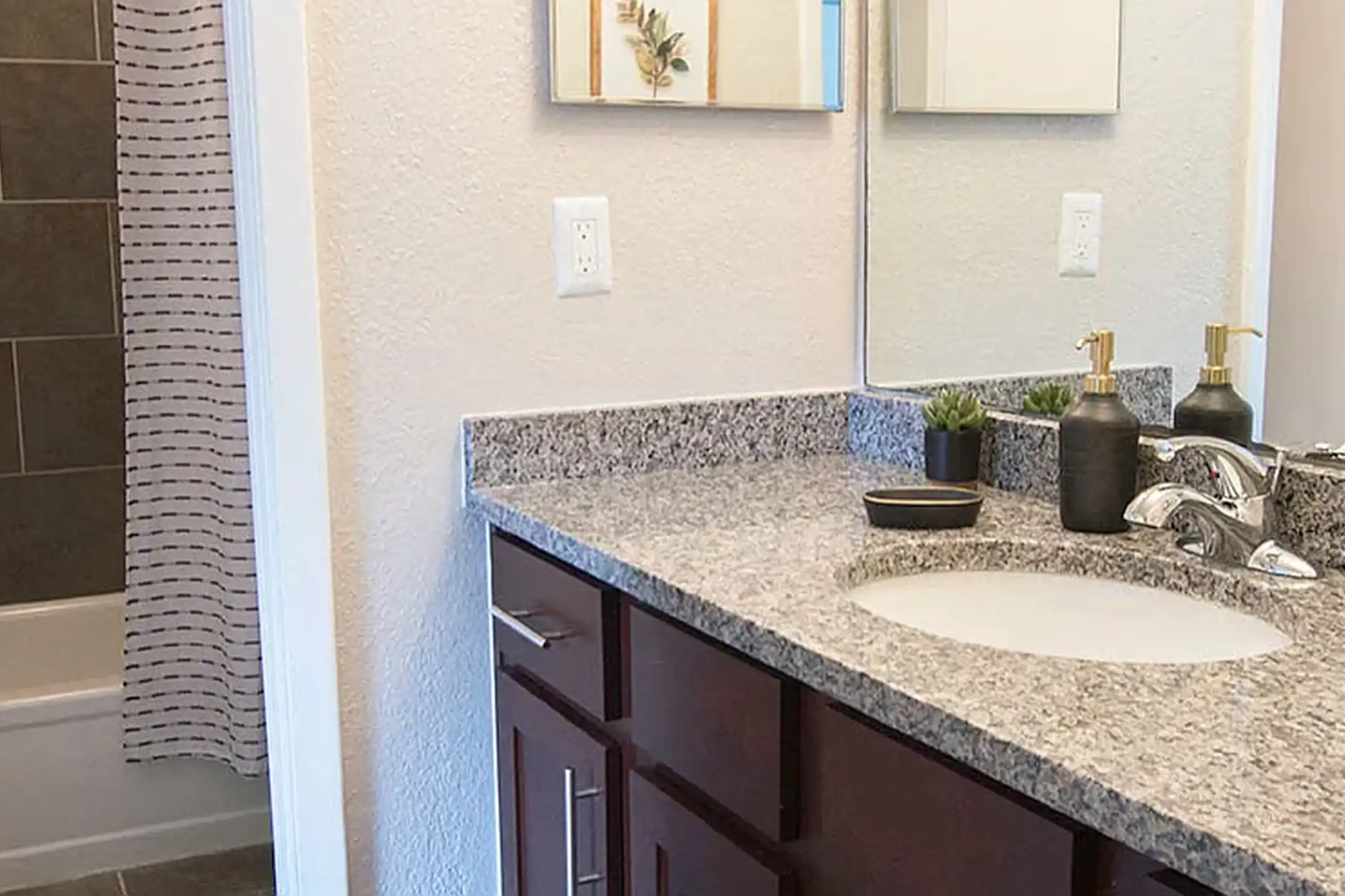 Rockledge Apartments - Marietta, GA 30067 | ApartmentGuide.com