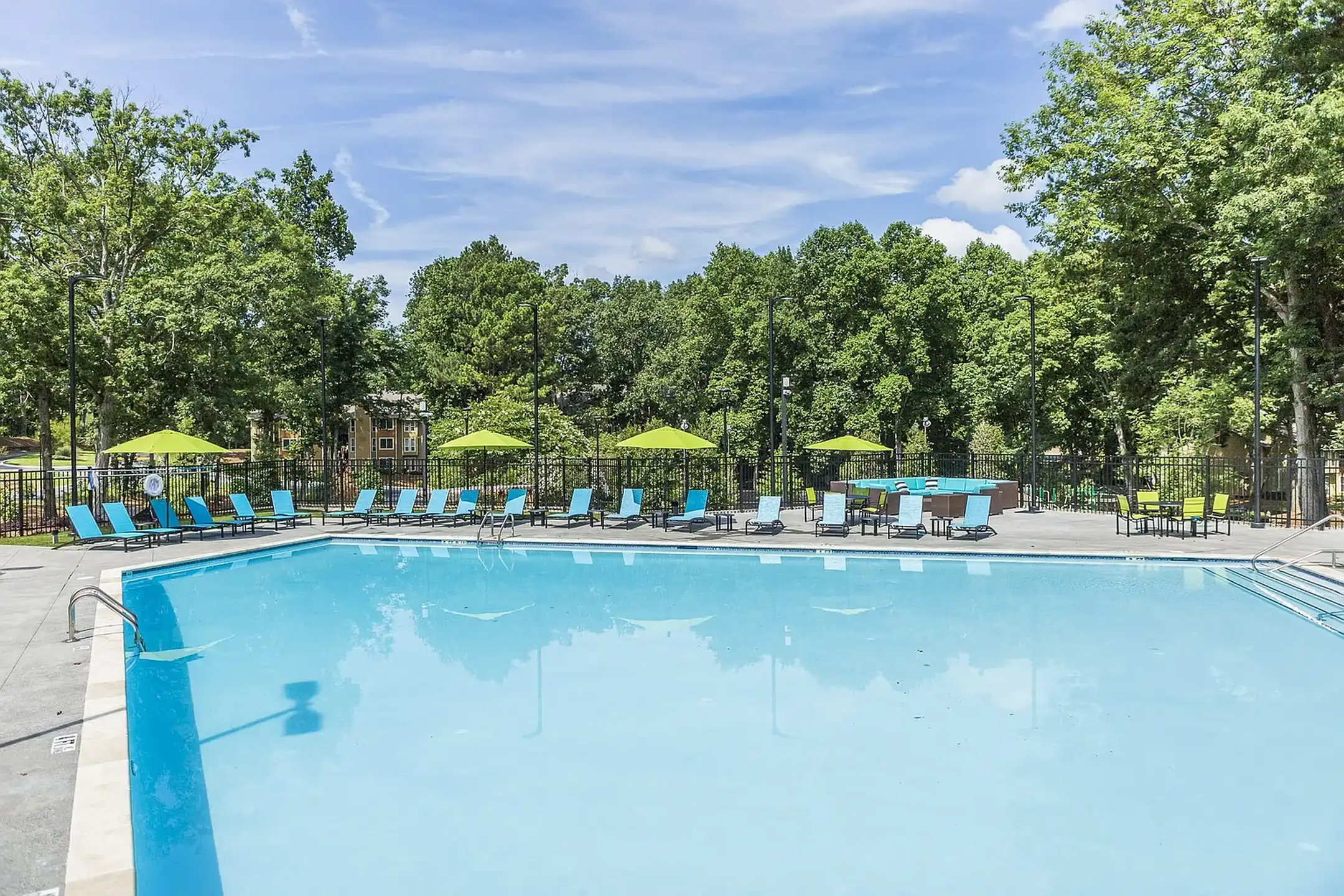 The Overlook Sandy Springs - Atlanta, GA 30350 | ApartmentGuide.com