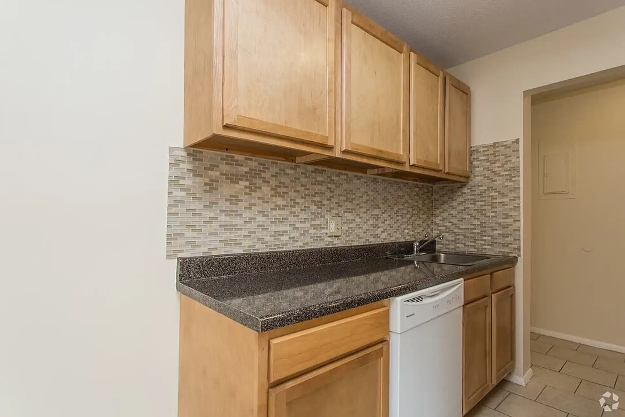 Oak Ridge Village Apartments - Milford, MA 01757 | ApartmentGuide.com