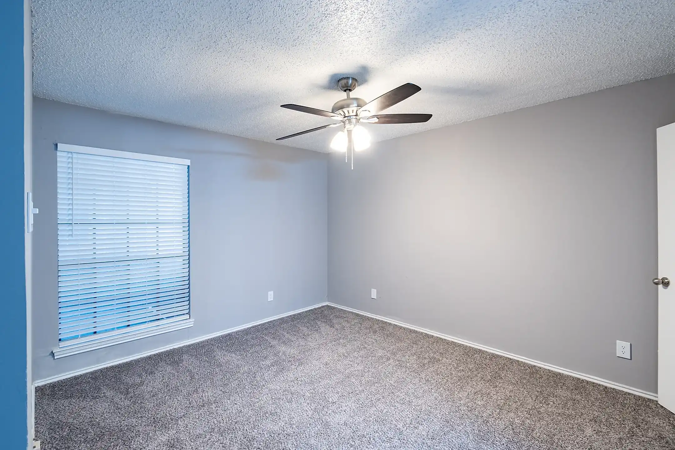 La Prada Place Apartments - Dallas, TX 75228 | ApartmentGuide.com