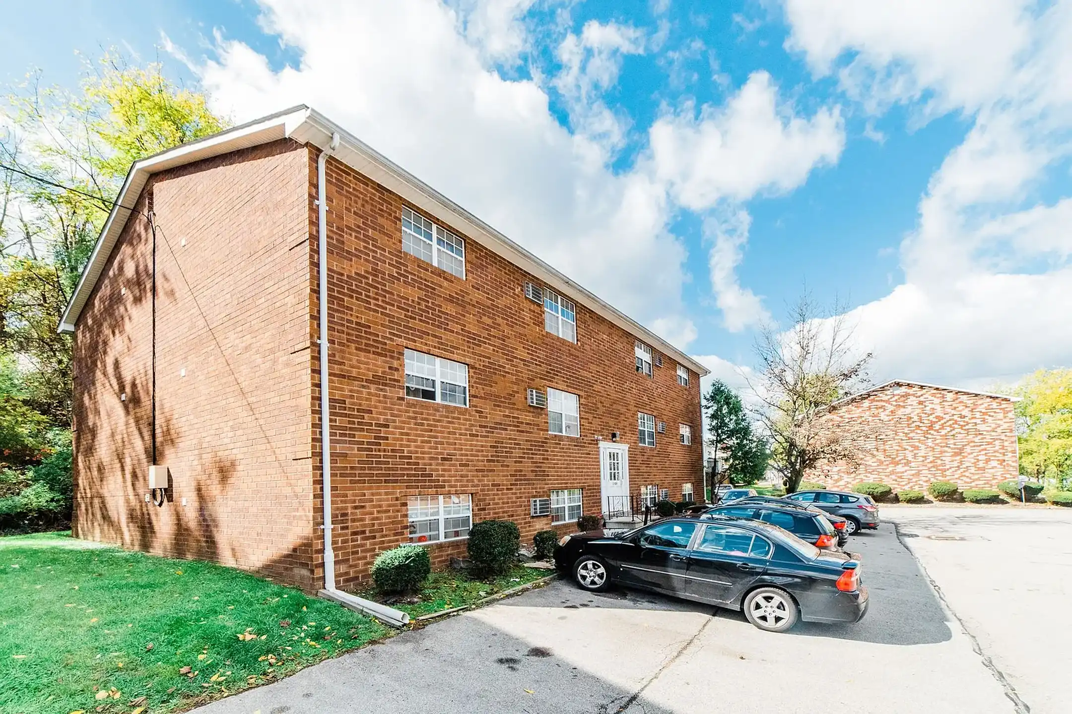 Meadow View Apartments - Greensburg, PA 15601 | ApartmentGuide.com