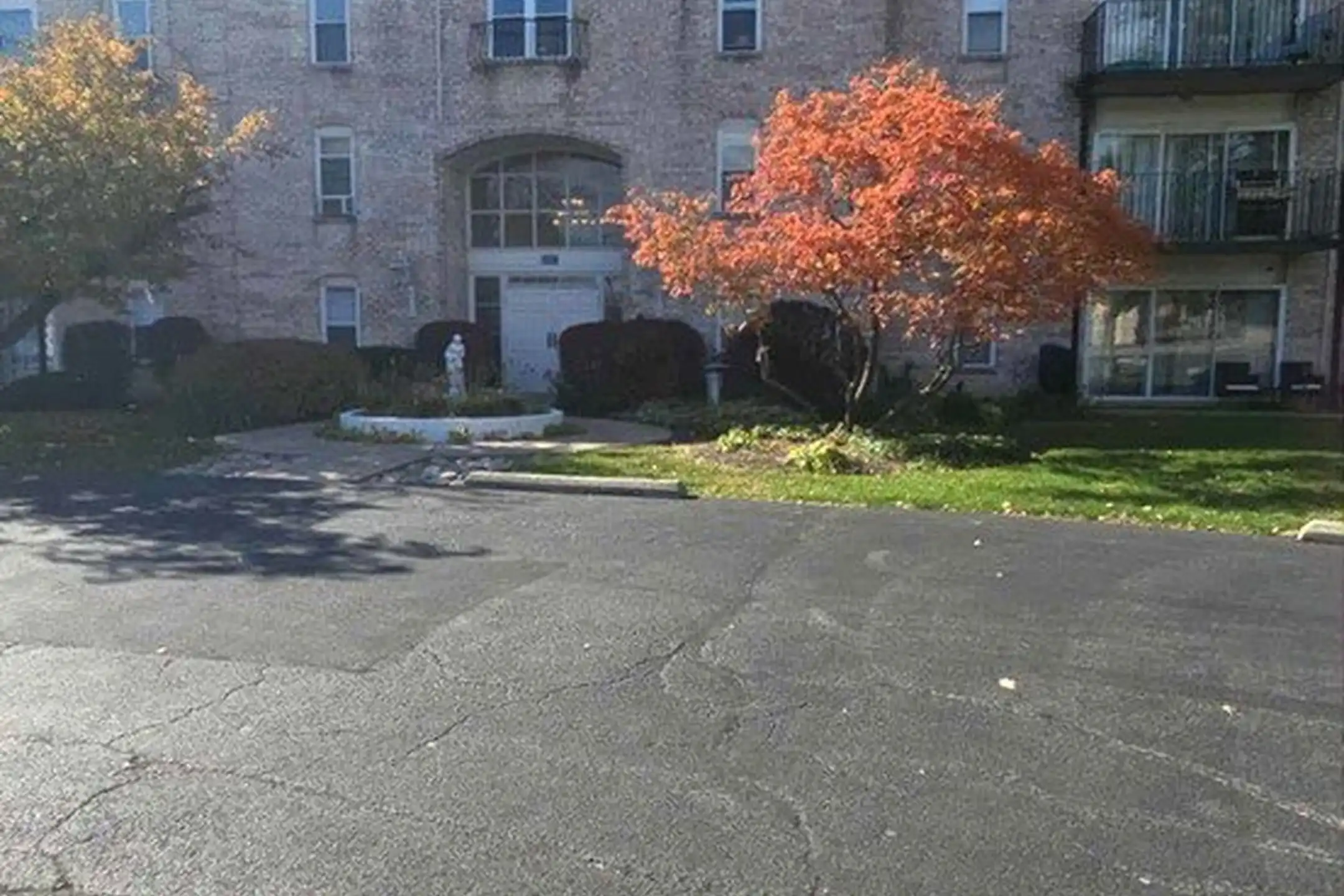 5001 Carriage Way Dr #308 - Rolling Meadows, IL 60008 | ApartmentGuide.com