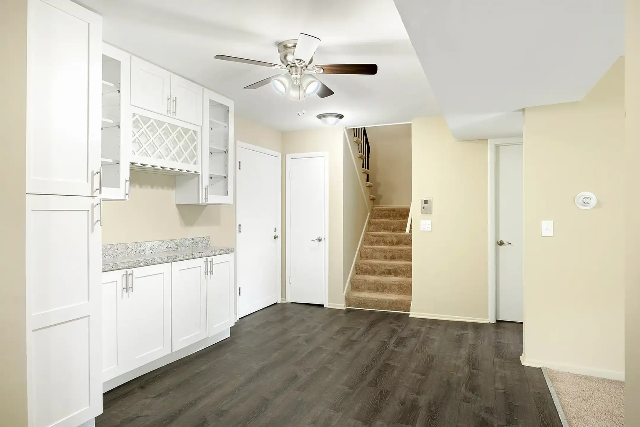 Spring Hill Apartments - Sleepy Hollow, IL 60118 | ApartmentGuide.com