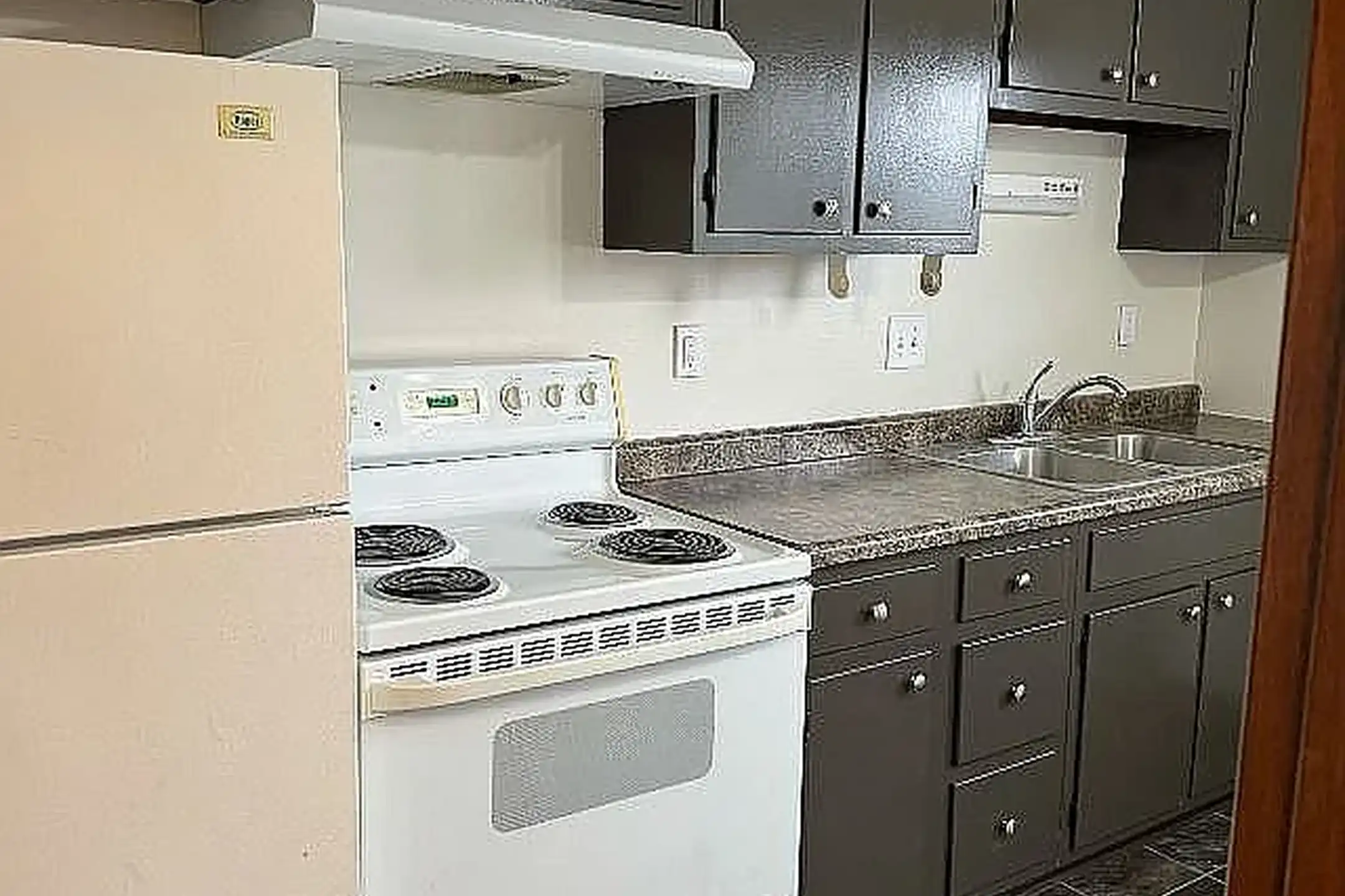 Wildflower CR LLC - Cedar Rapids, IA 52402 | ApartmentGuide.com