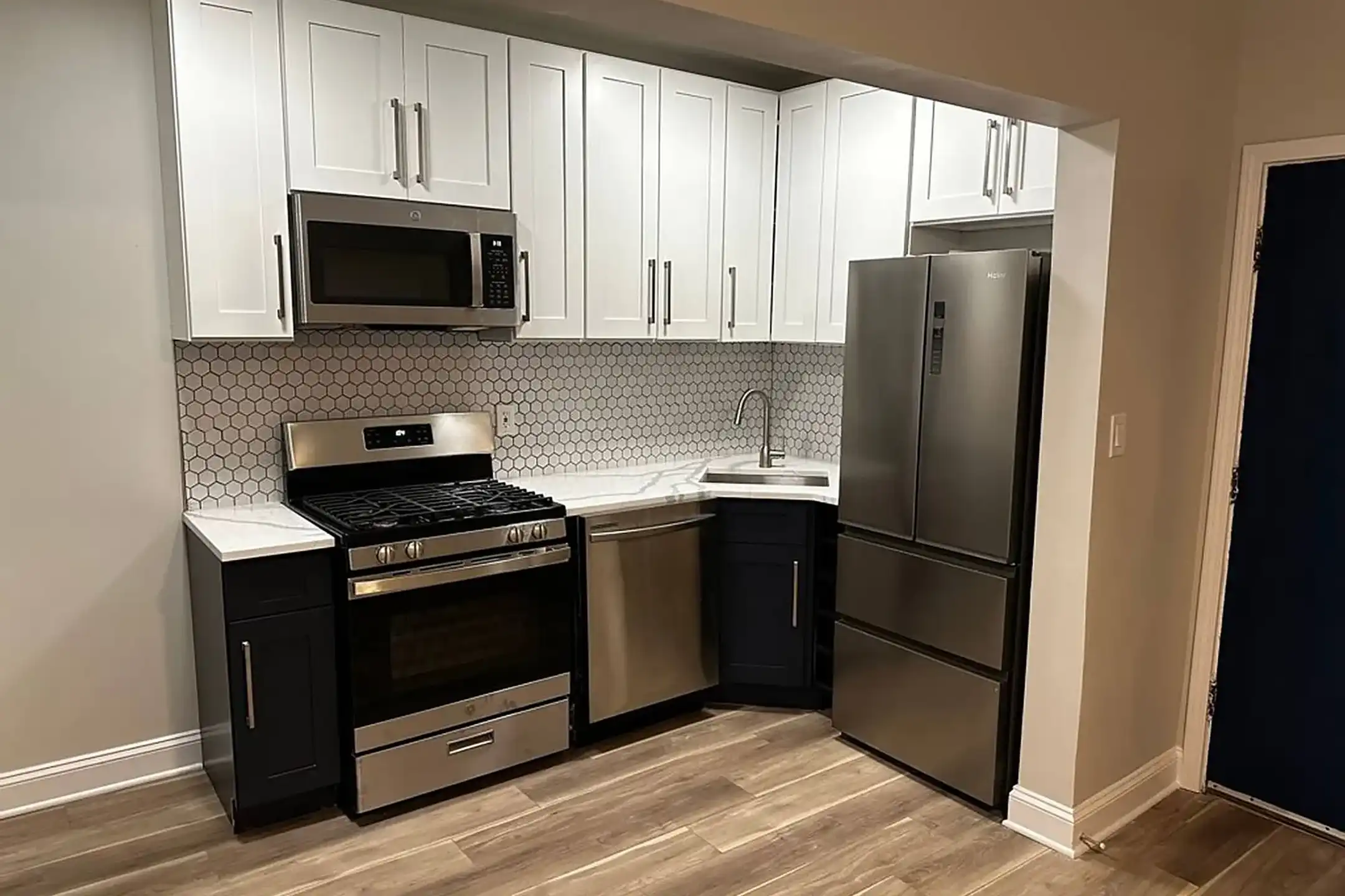 Evelyn Apartments - Oak Park, IL 60304 | ApartmentGuide.com