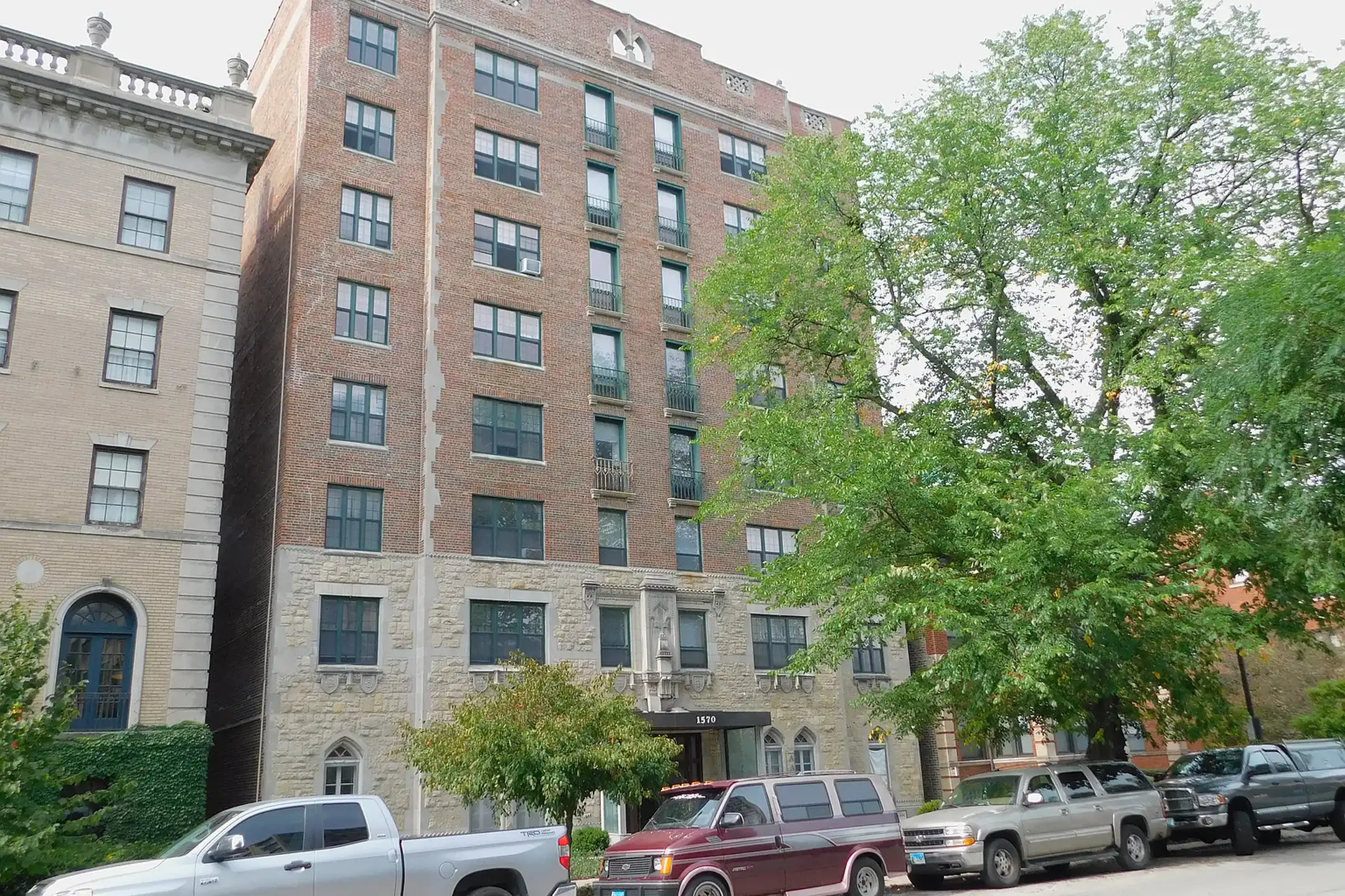 Oak Crest - Evanston, IL 60201 | ApartmentGuide.com