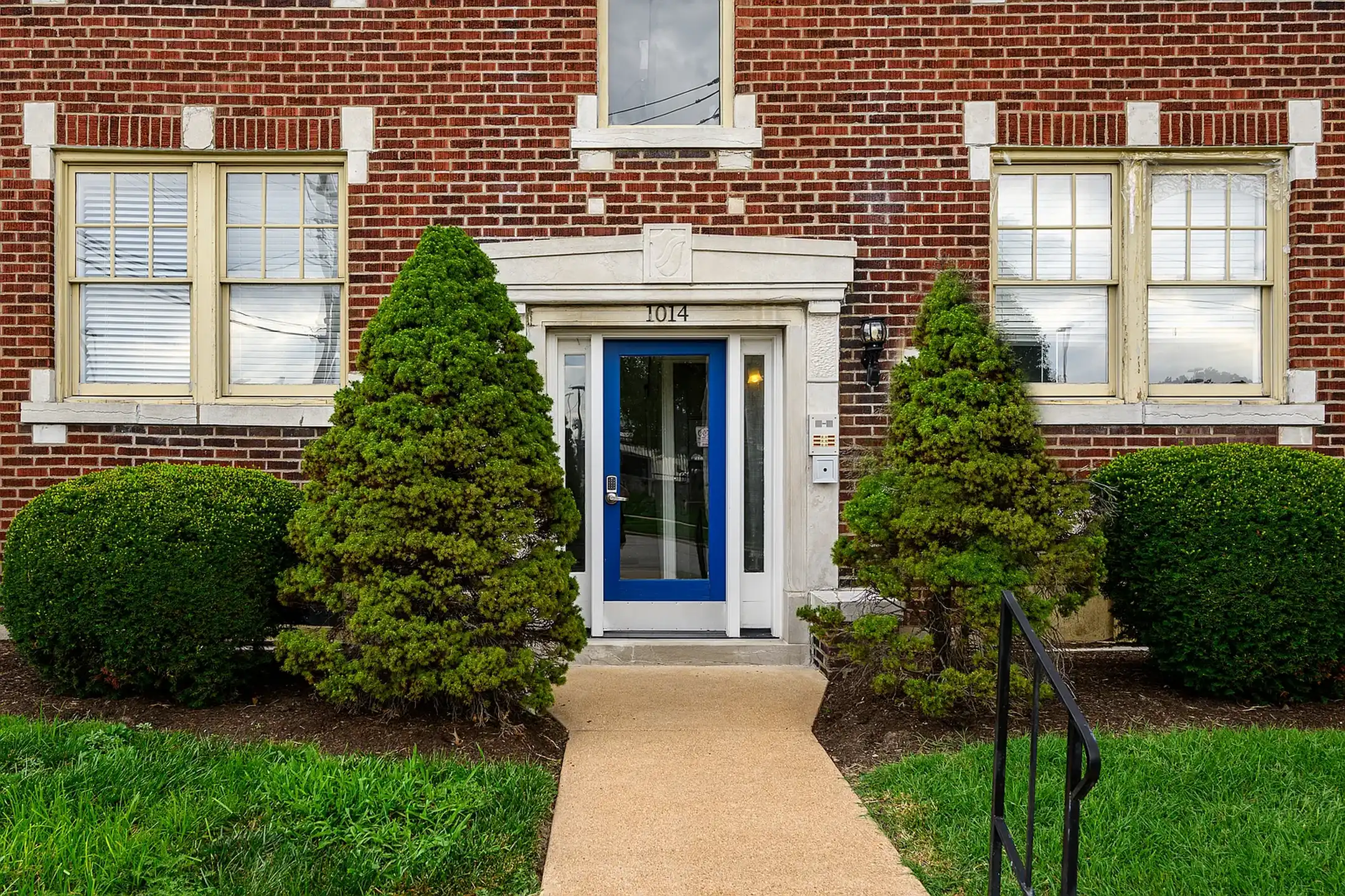 Oakview Apartments - Saint Louis, MO 63110 | ApartmentGuide.com
