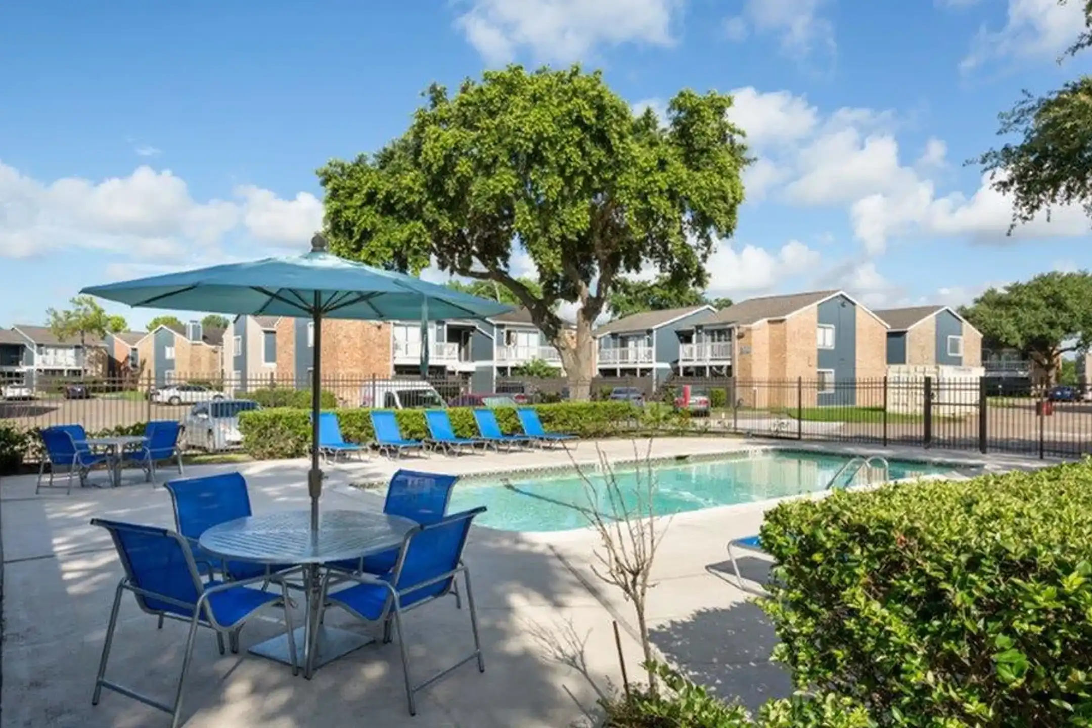 Barringer Square - Webster, TX 77598 | ApartmentGuide.com