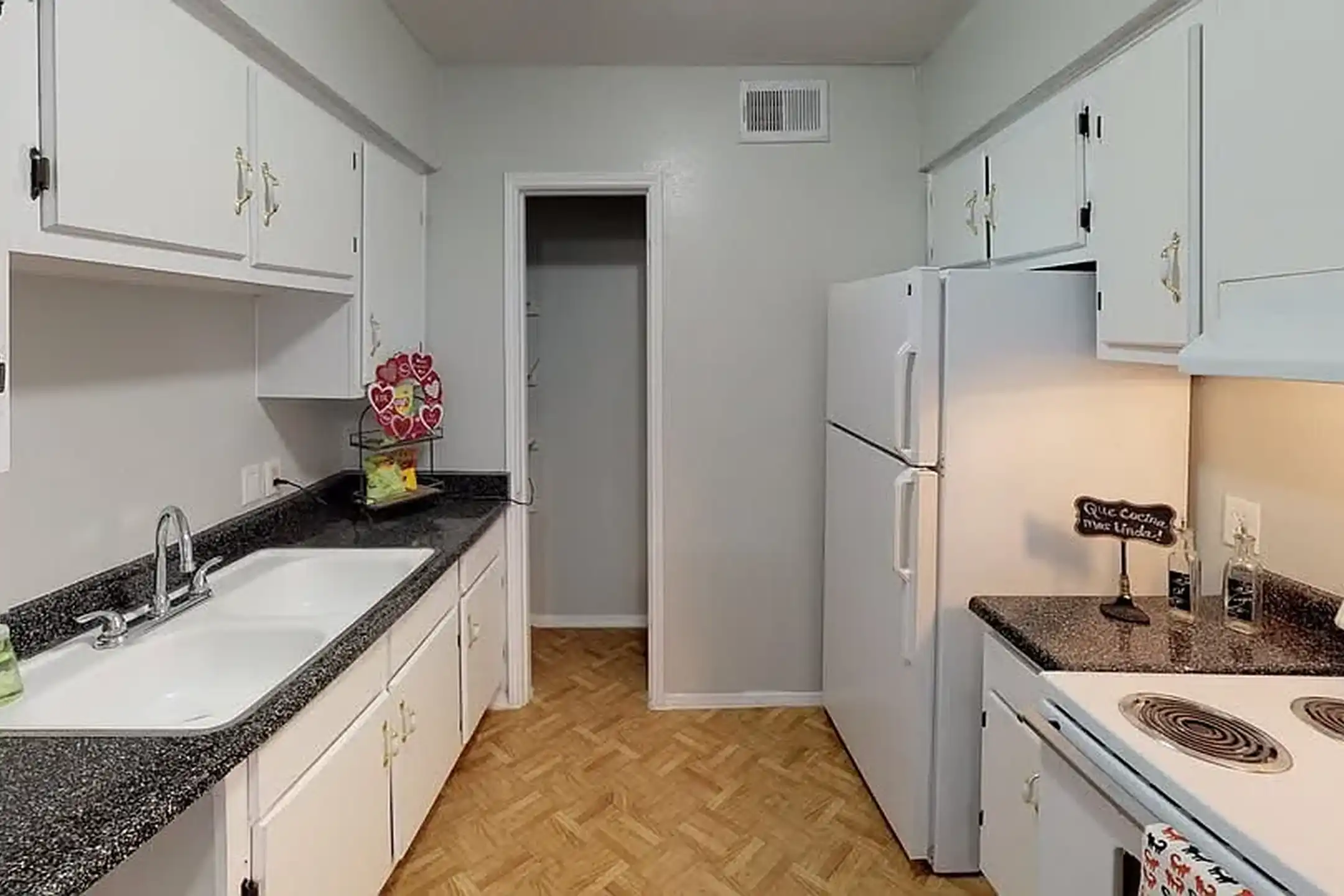 Summercrest - Houston, TX 77080 | ApartmentGuide.com
